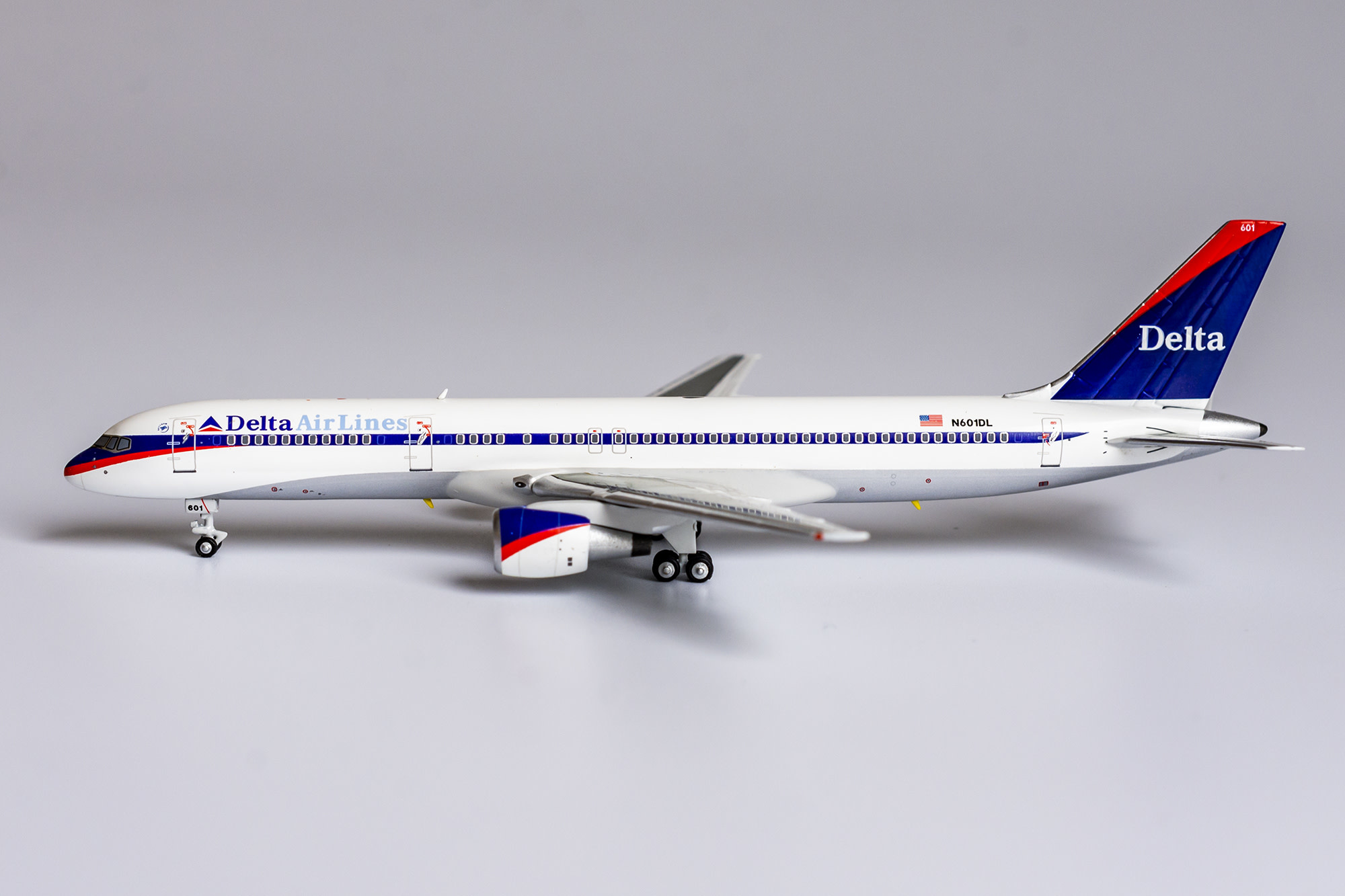 B757-200 Delta Ron Allen 1997 livery N601DL 1:400 - avworld.ca