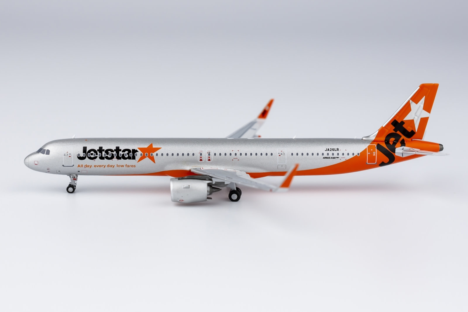 A321neo Jetstar Airways JA26LR 1:400 - avworld.ca