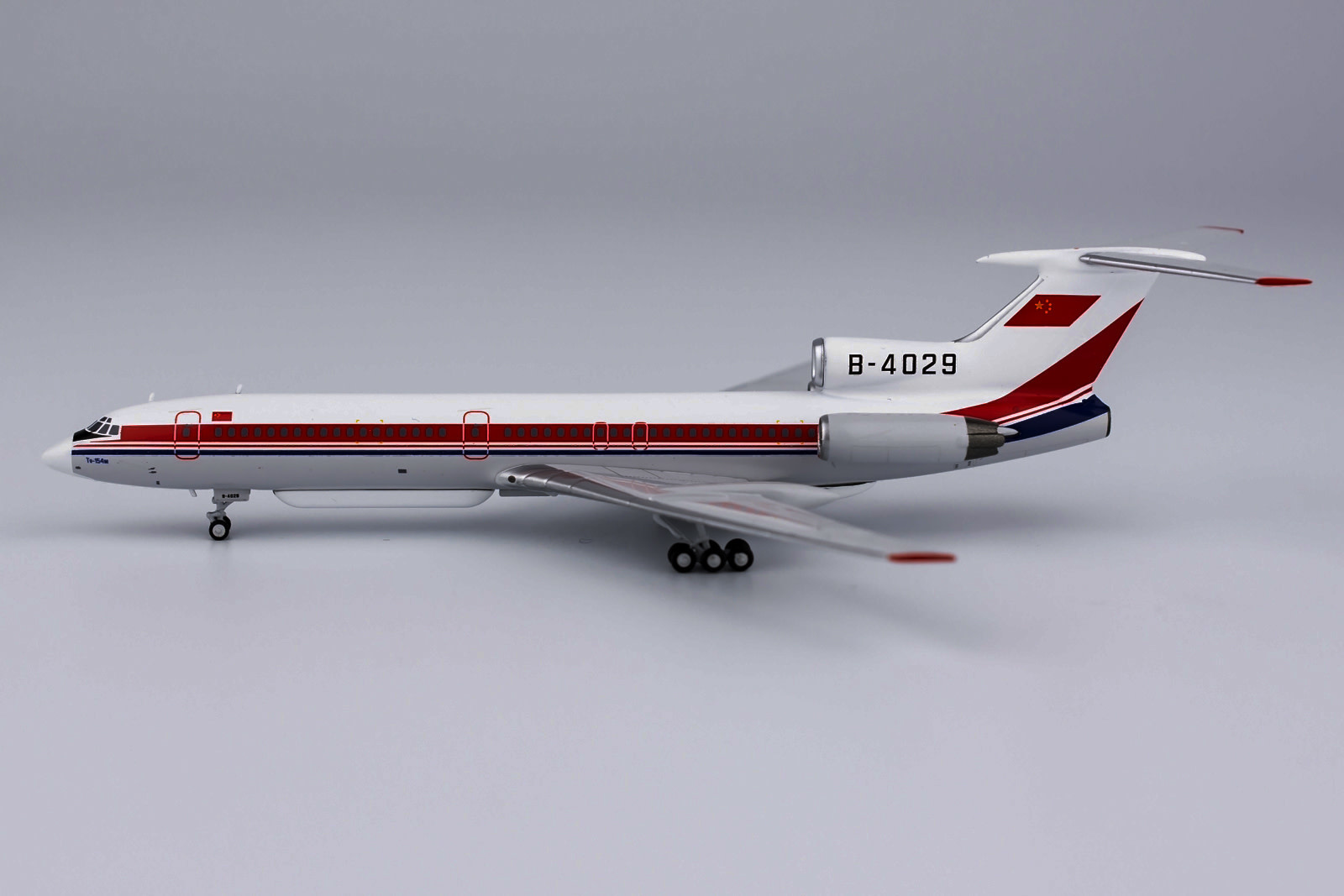 Tu154M China PLAAF B-4029 1:400 with radar equipment - avworld.ca