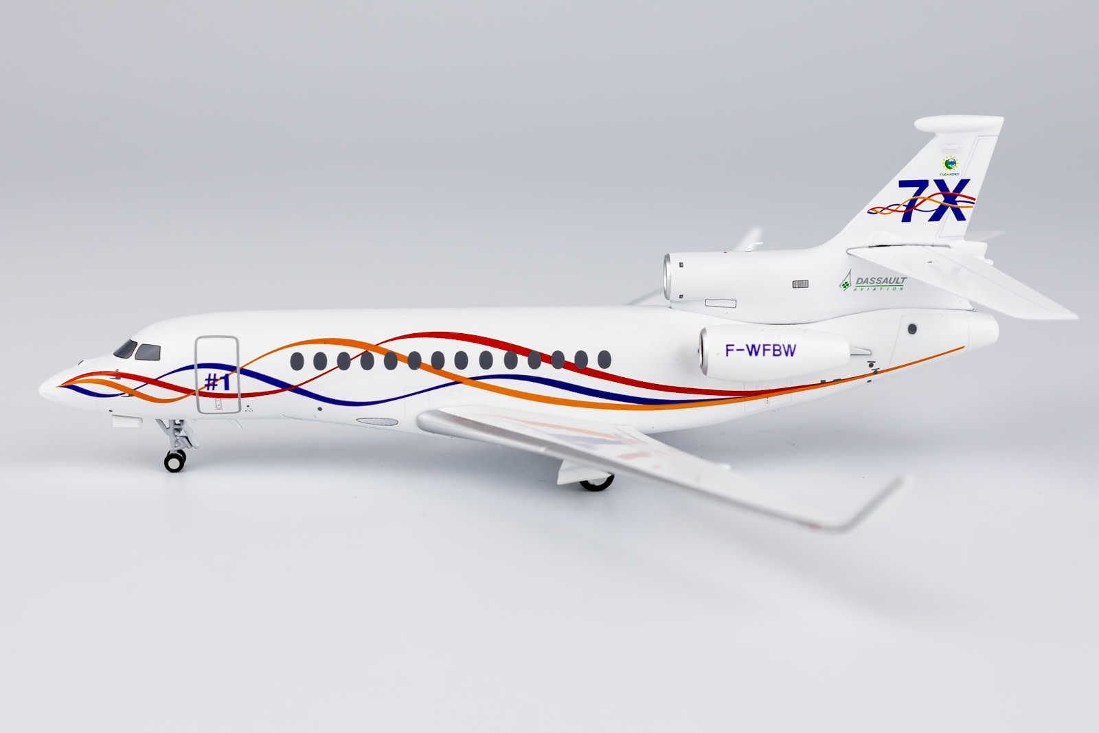 Dassault Aviation Falcon 7X F-WFBW 1:200 - avworld.ca