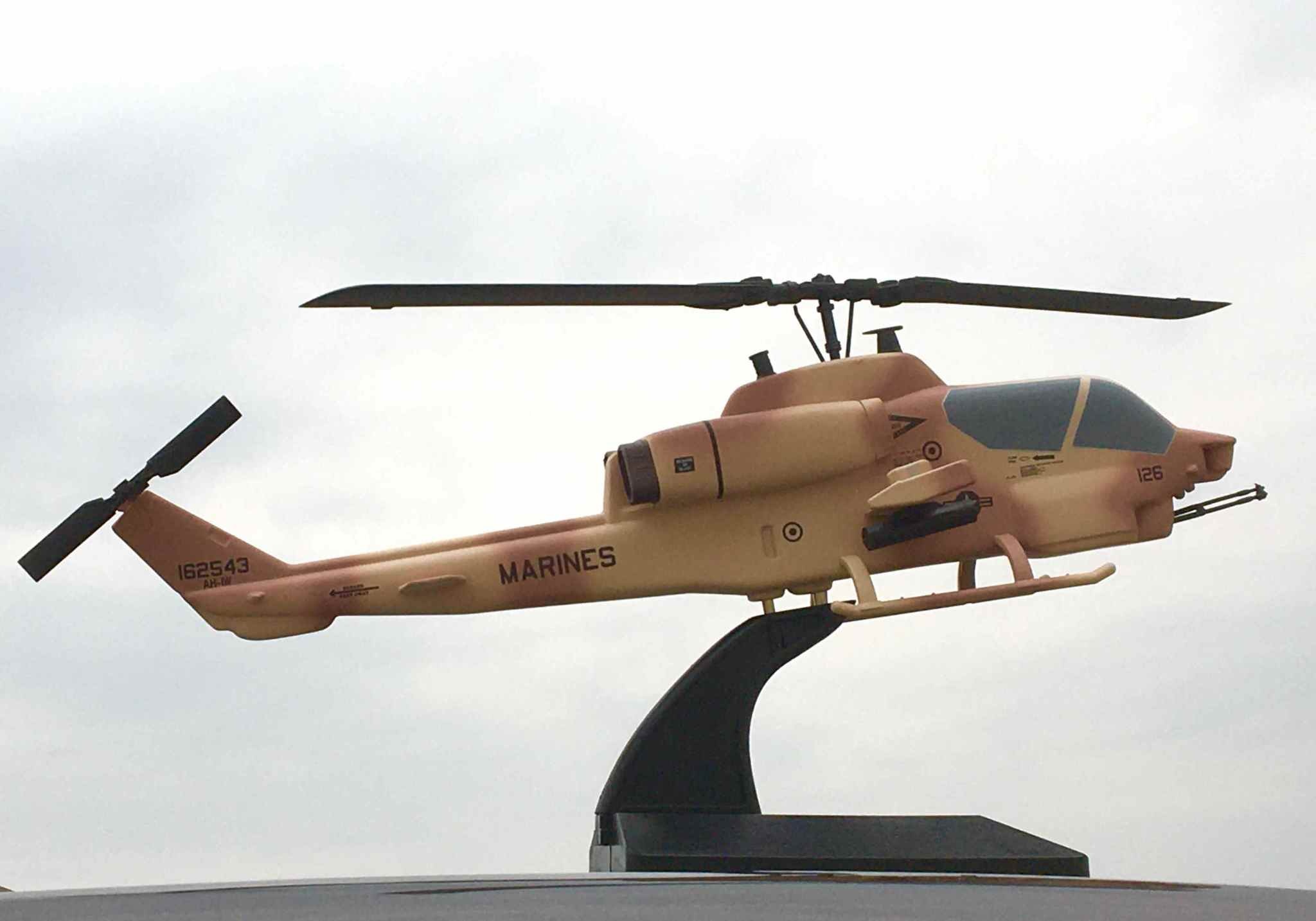 AH1W Cobra US Marine Corps desert camo 1:35 with stand - avworld.ca