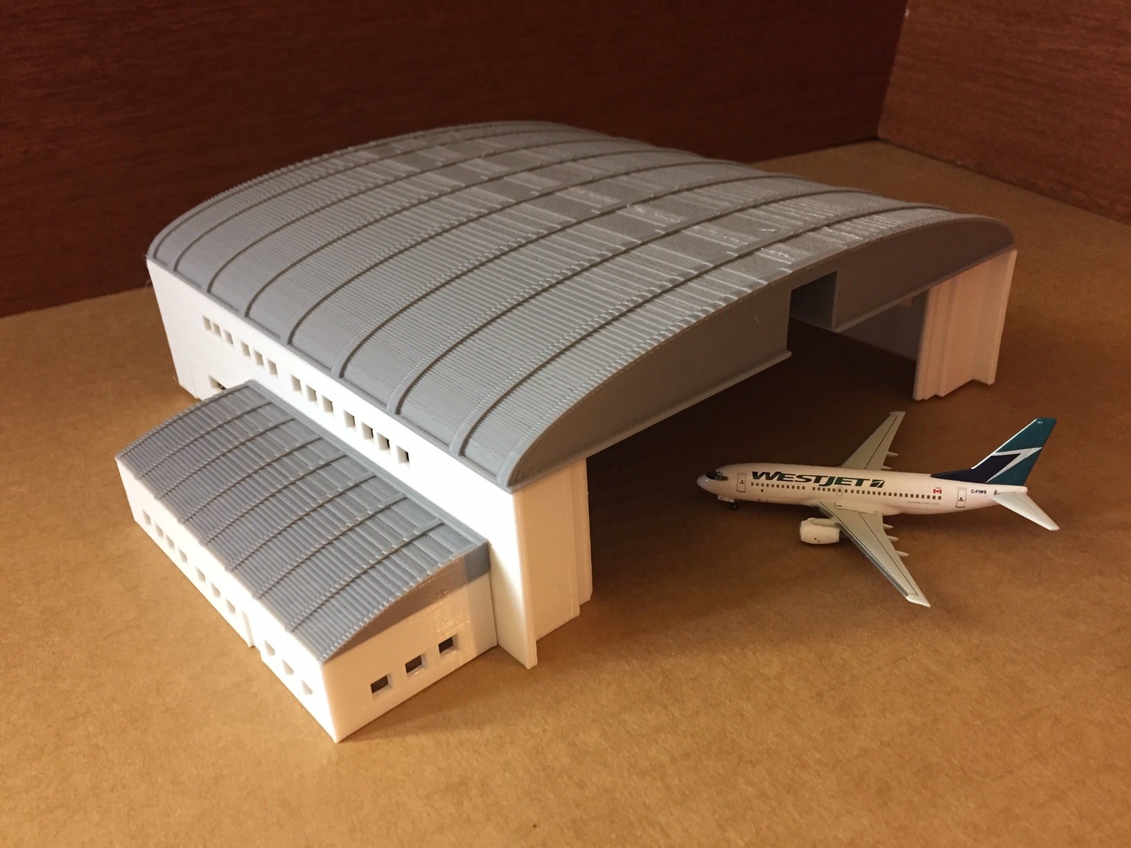 Hangar with curved roof, 3D printed 1:400 - avworld.ca