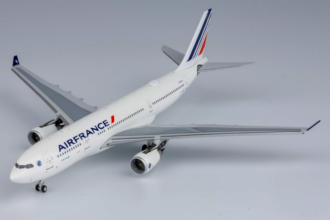 A330-200 F-GZCG Air France revised new colors Saint-Nazaire 1:400 ...