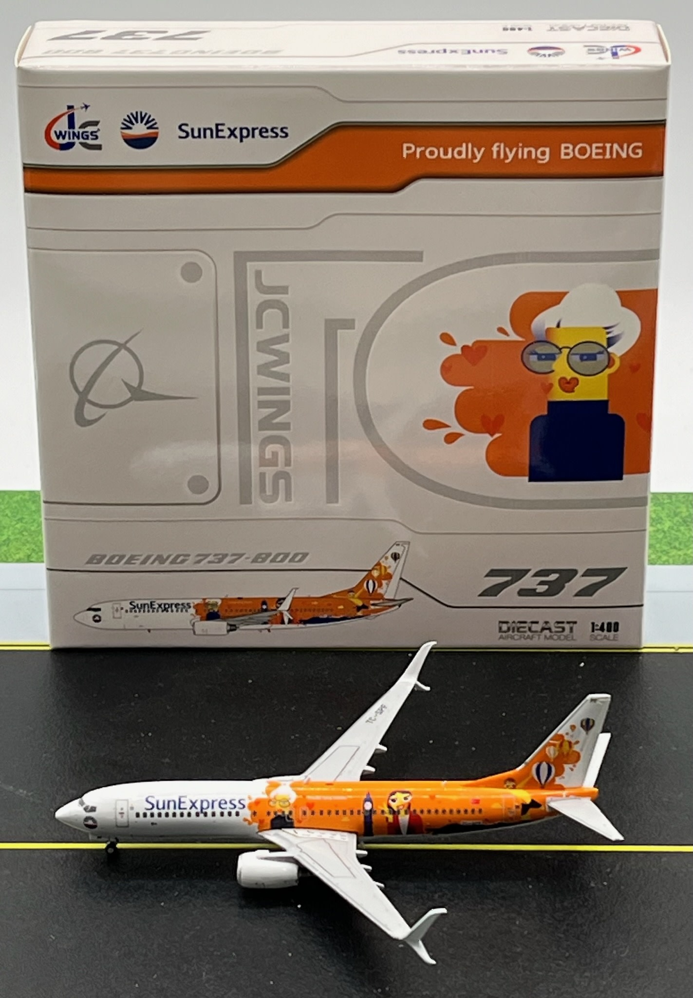 B737-800 SunExpress Proudly Flying Boeing TC-SPF 1:400 - avworld.ca