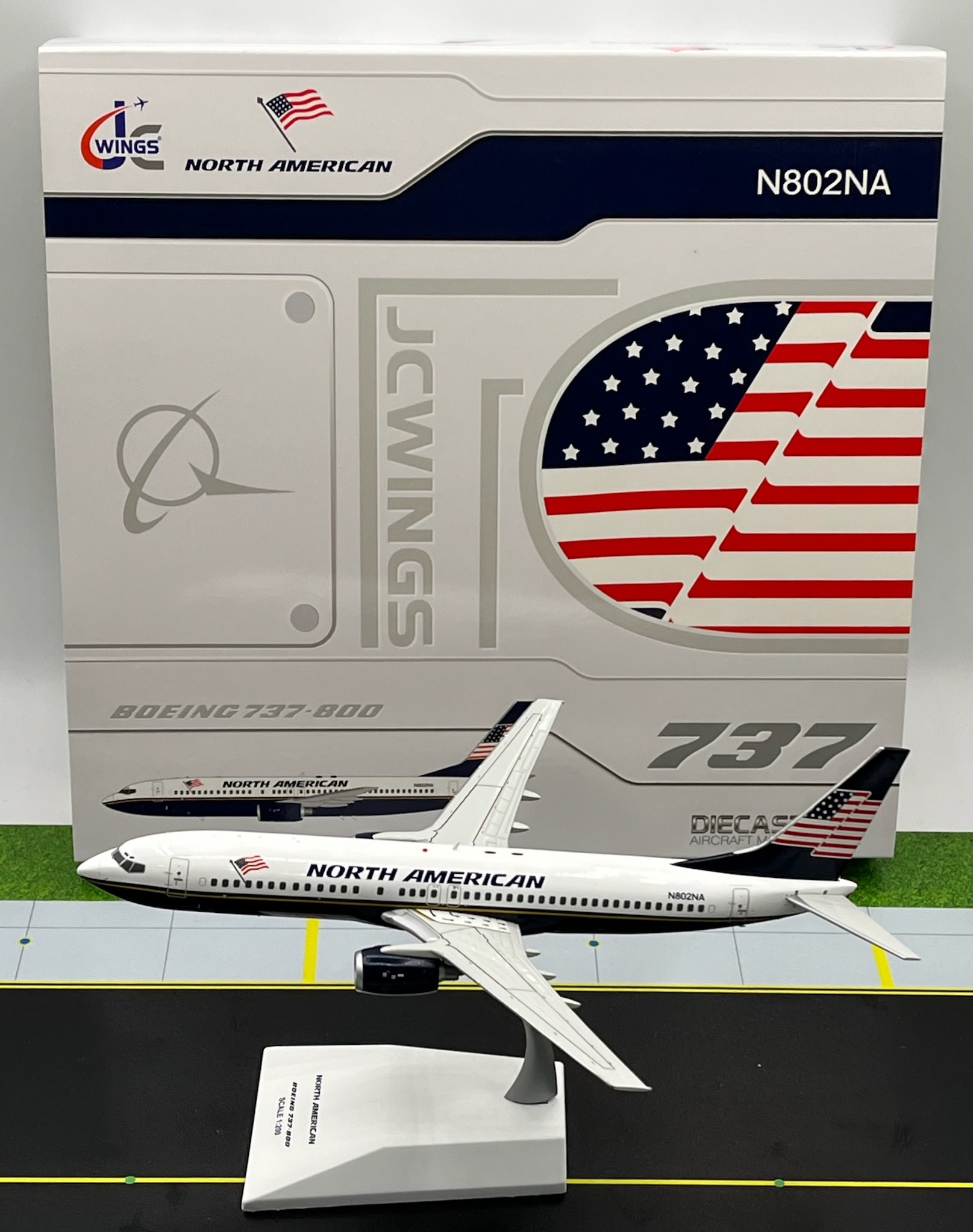 B737-800 North American Airlines N802NA 1:200 with stand - avworld.ca