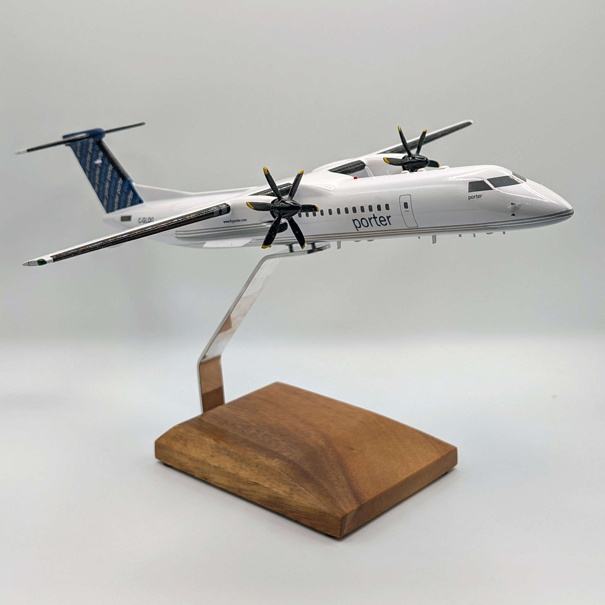 Porter Q400 C-GLQG - avworld.ca
