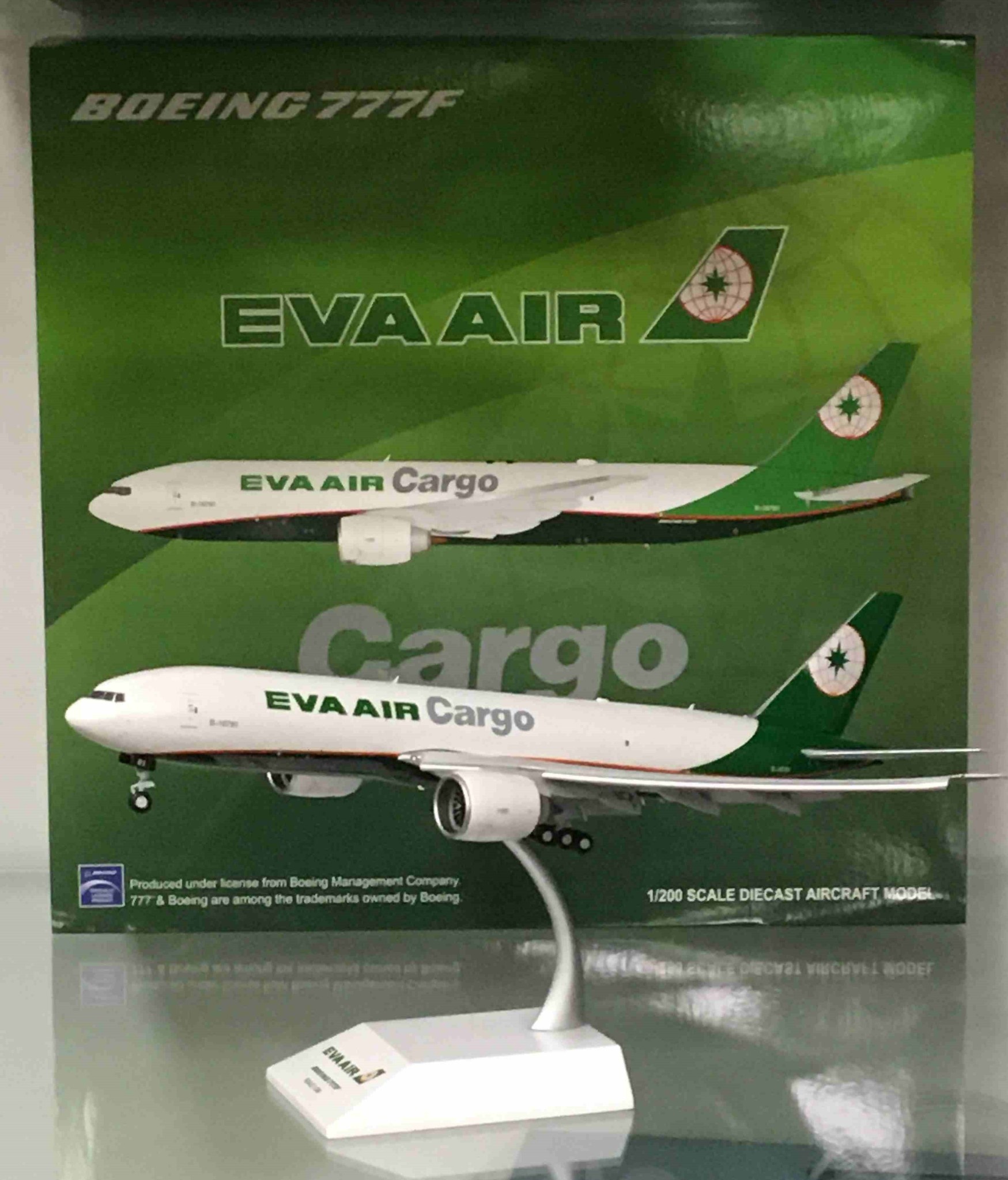 B777-200F EVA Air Cargo 2015 c/s B-16781 1:200 flaps**Collection sale - avworld.ca