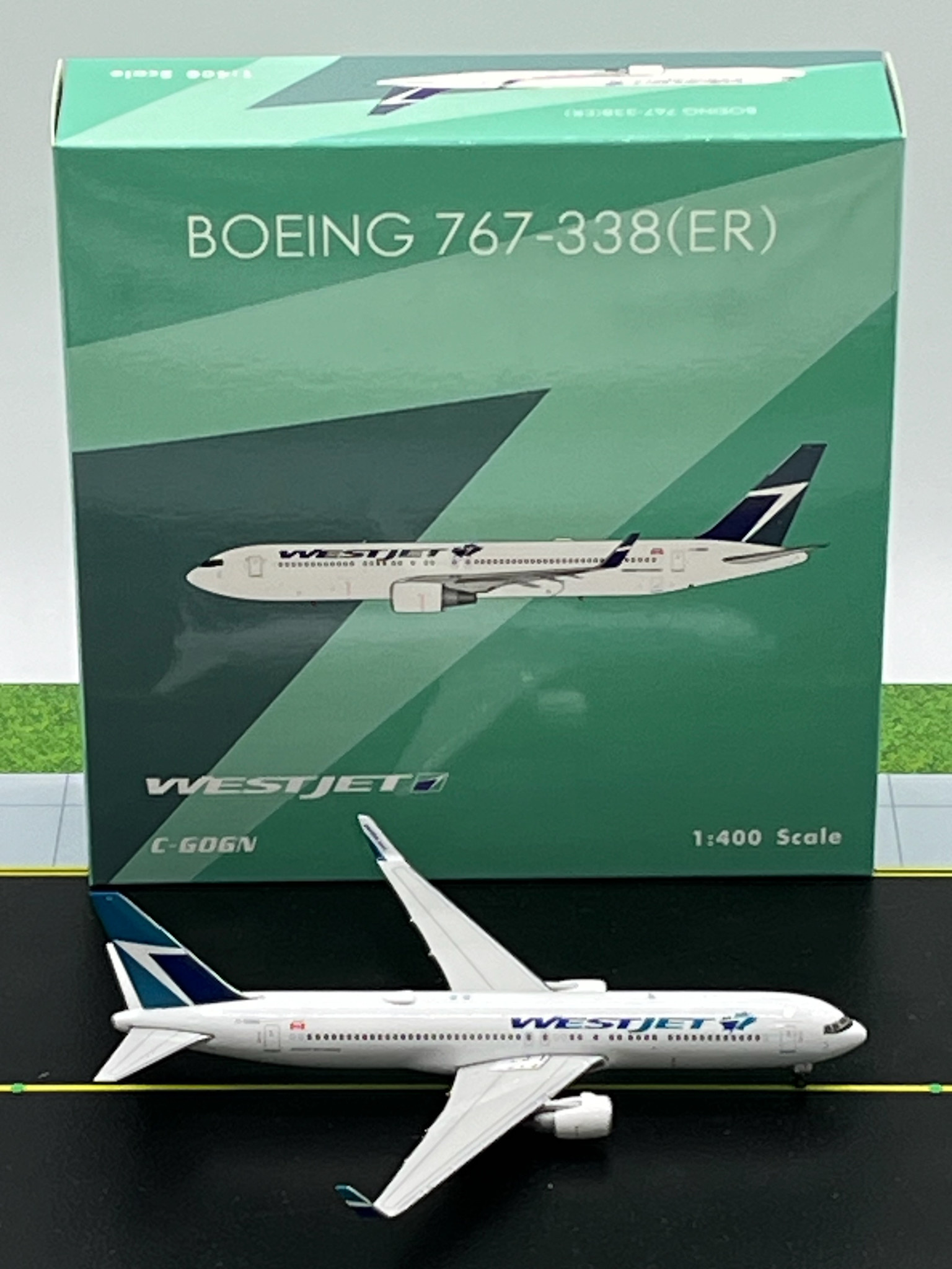 B767-300ER WestJet C-GOGN 1:400 - avworld.ca