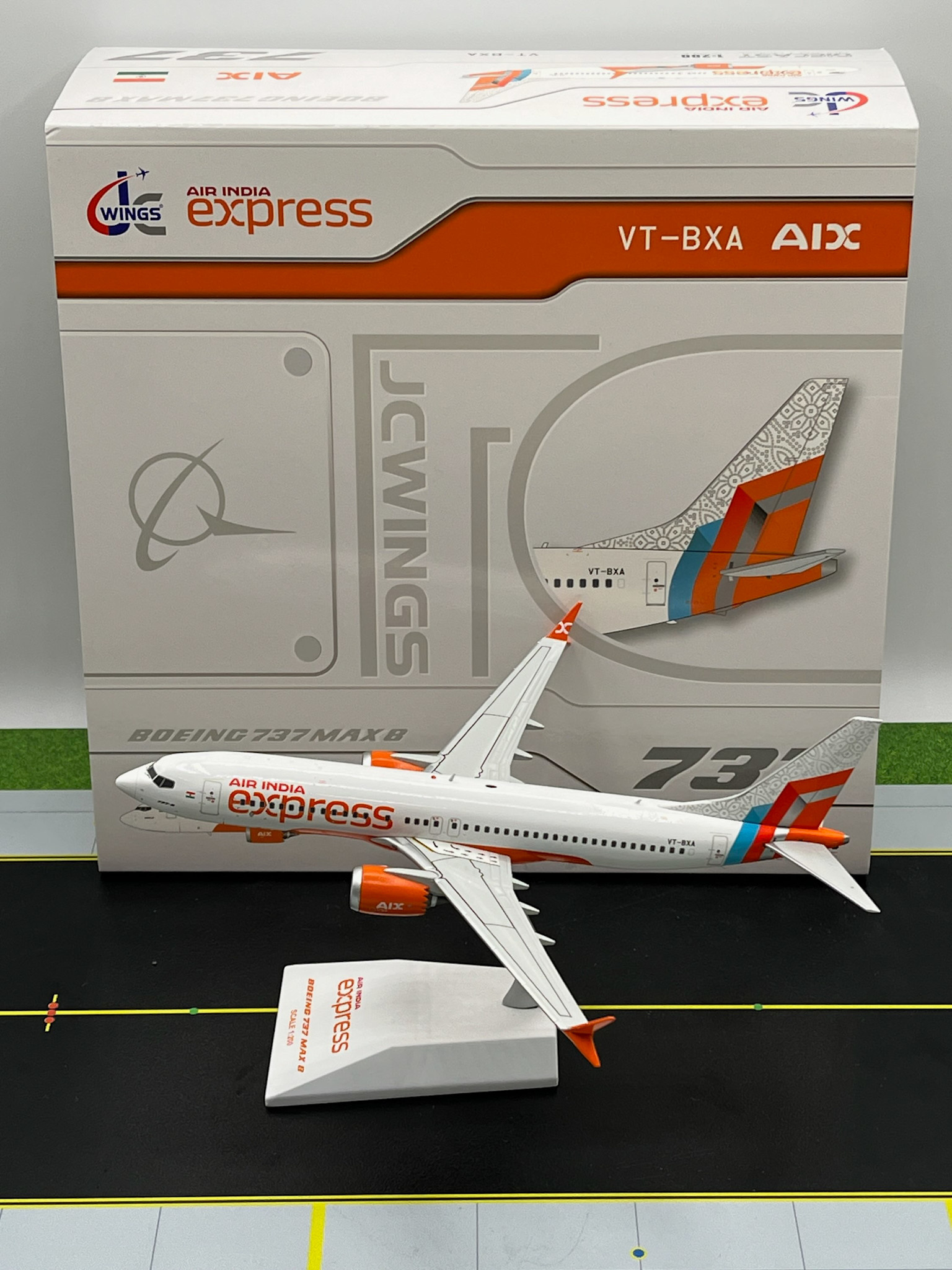 B737-8 MAX Air India Express new livery 2023 VT-BXA 1:200 with stand ...