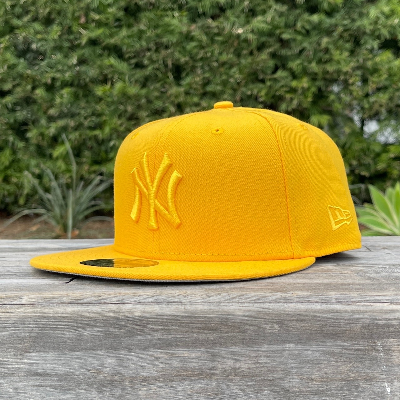 Yankees Gold Tonal 950 Snapback - The Locker Room of Downey