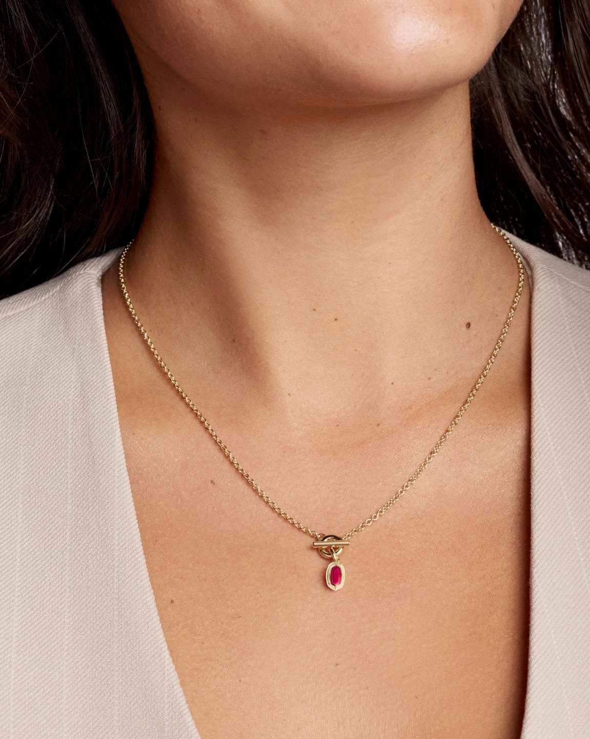 KENDRA SCOTT Mini Elisa Toggle Short Pendant Necklace - Amber Marie and ...