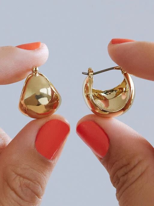 Abby Gold Hoop Earrings - Amber Marie and Company