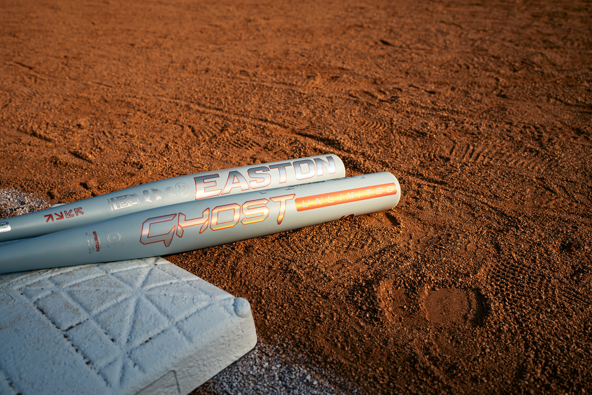2025 Easton Ghost Unlimited (-10) Fastpitch Bat - EFP5GHUL10 - Bagger ...