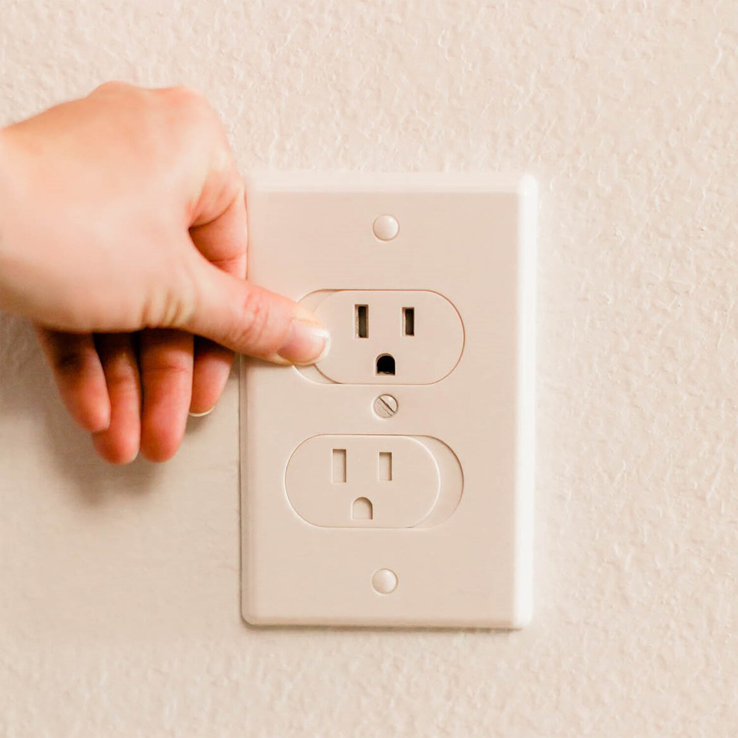 Universal Self-Closing Outlet Cover White - HipBabyGear