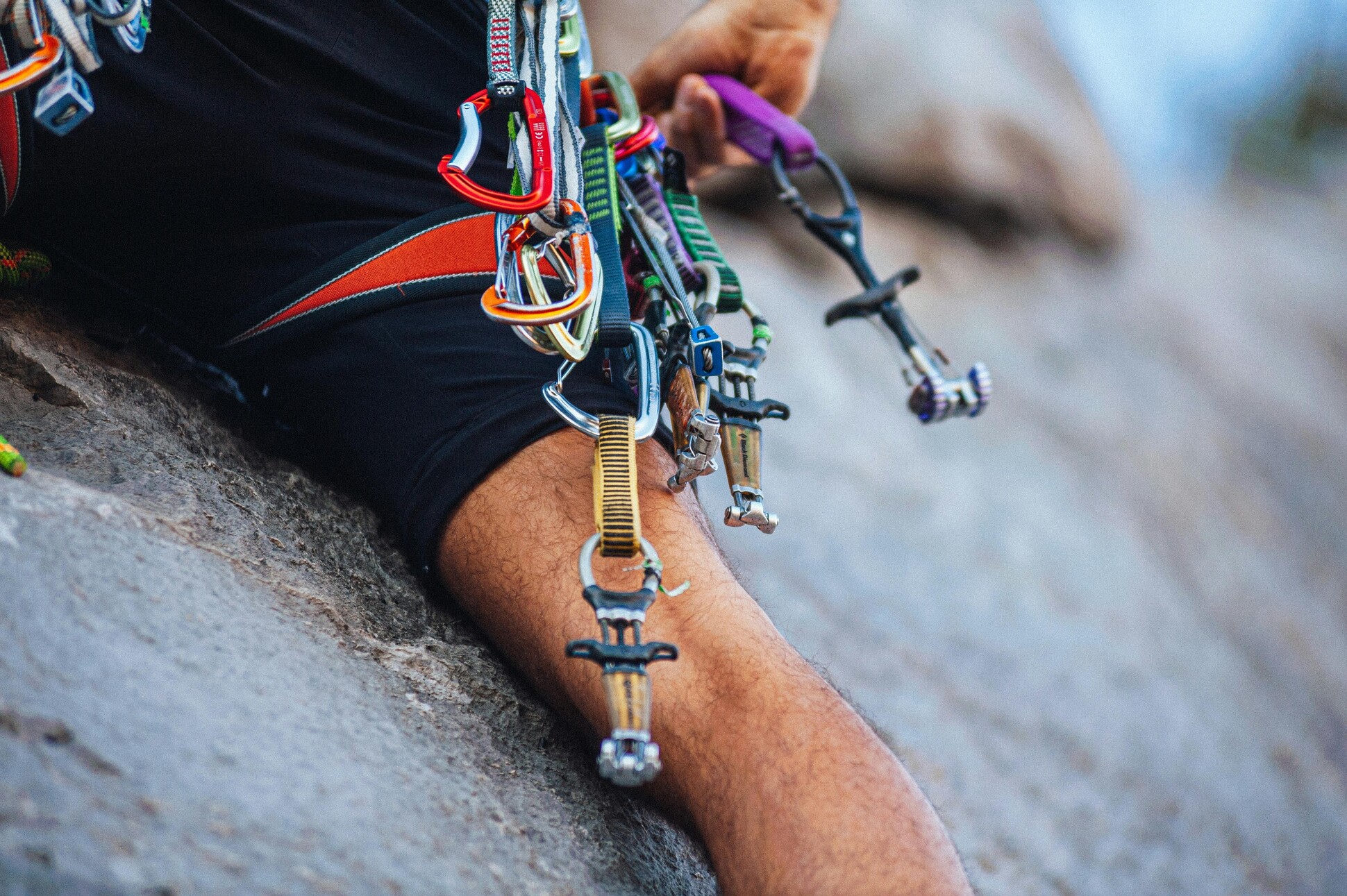 Carabiner Gate Types Explained: Wiregate vs Solid vs Keylock ...