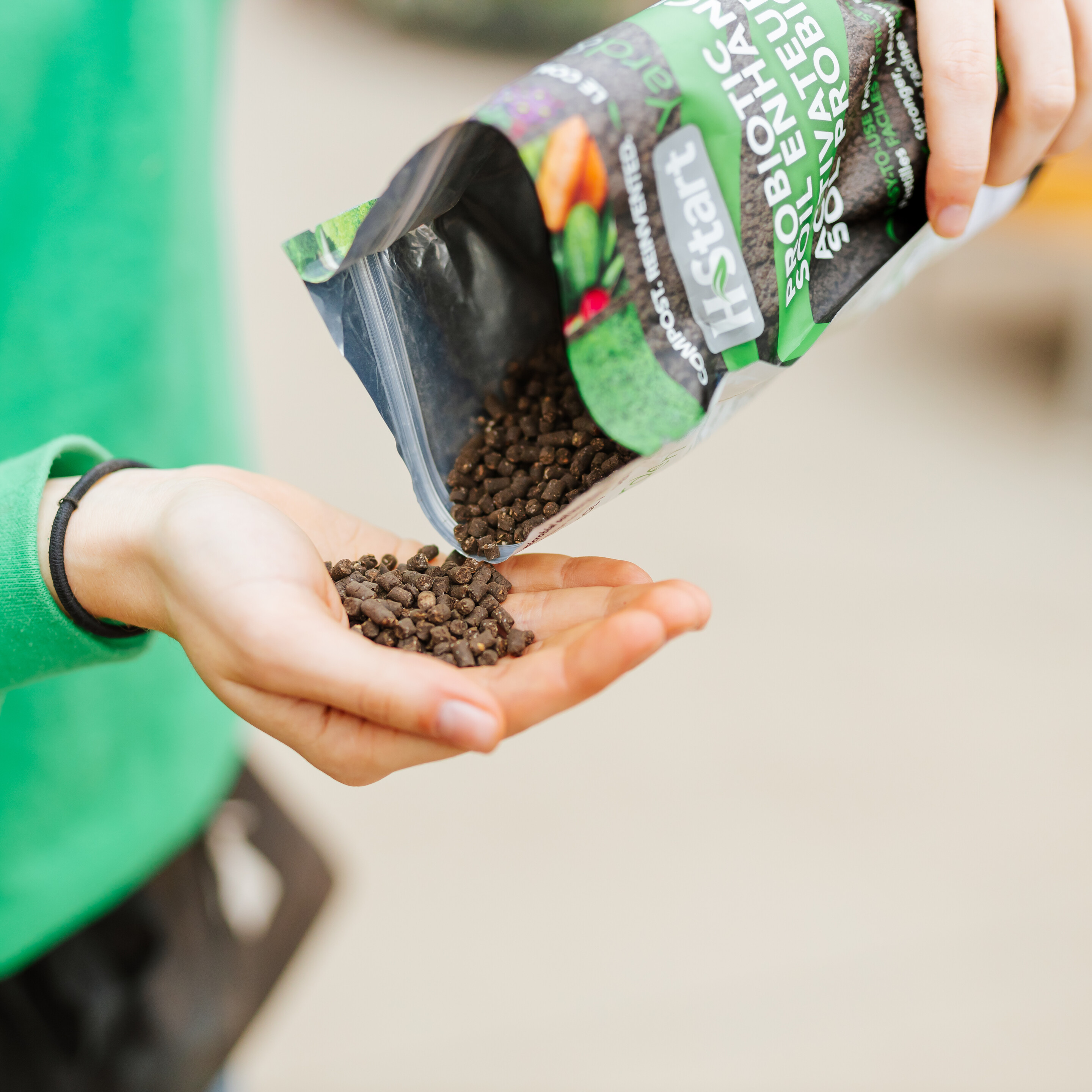 Probiotic Soil Enhancer 1kg - Dutch Growers Saskatoon