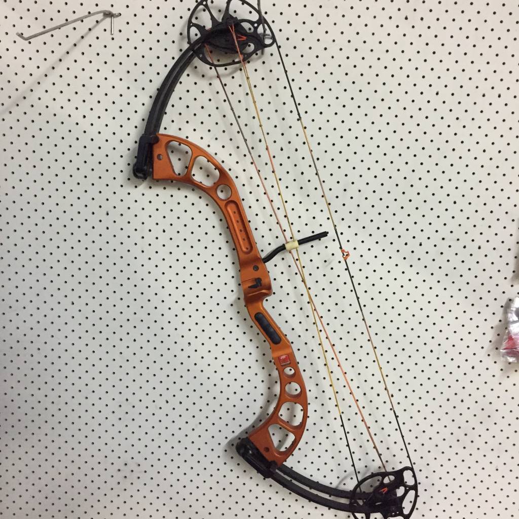 Pre-Owned Compound Bow PSE-X force Right Hand 70# Orange - Darryl Reeks ...