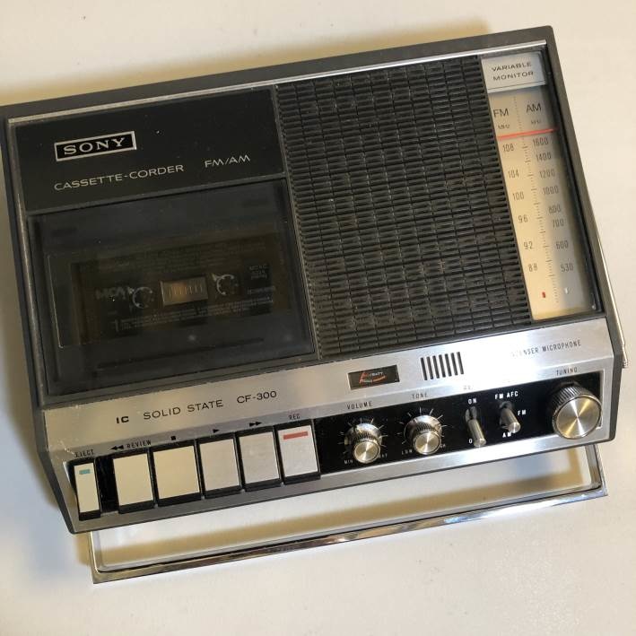 Vintage Sony CF-300 Cassette-Corder AM/FM radio in excellent condition ...