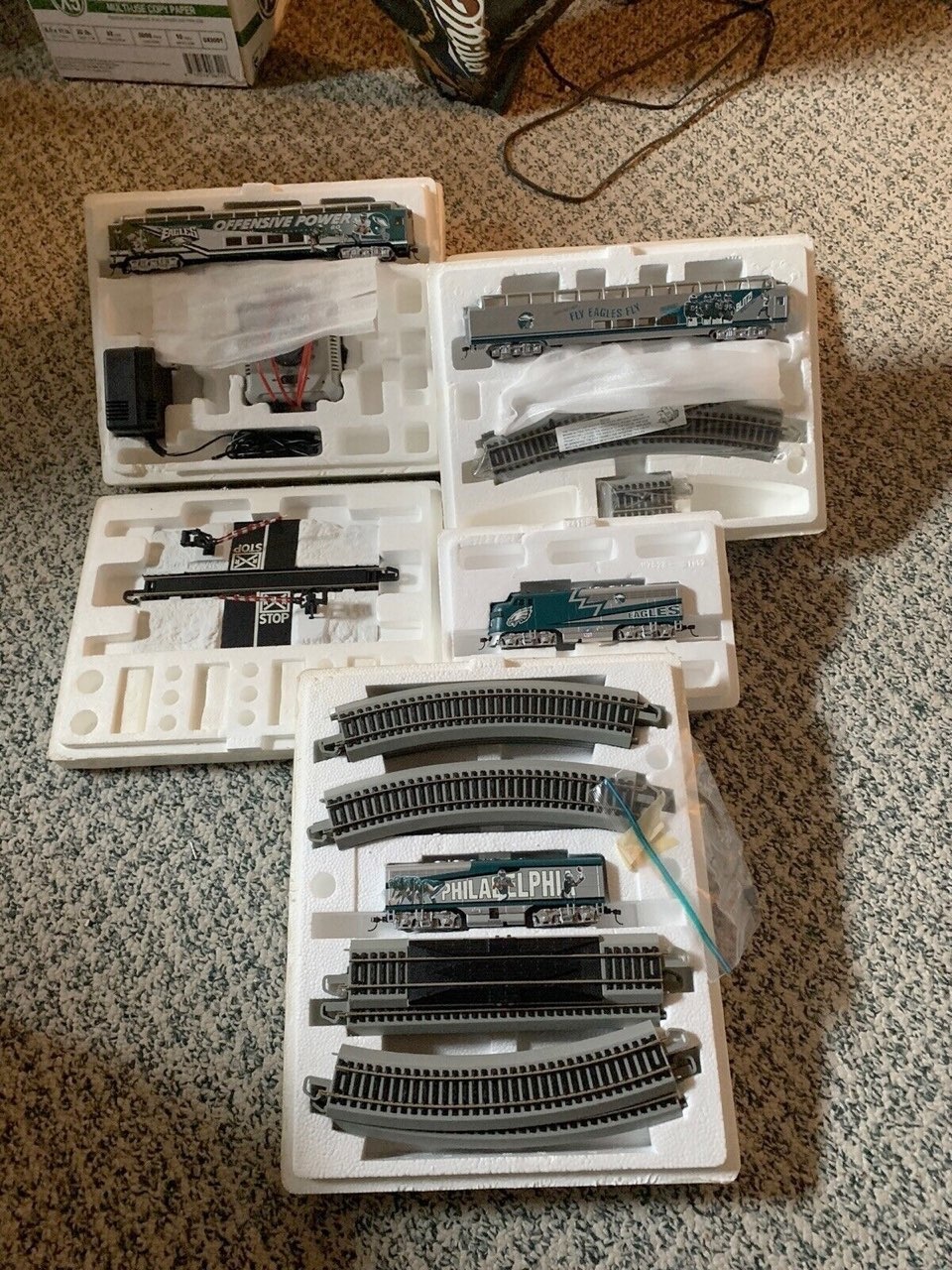 Eagles Team HO Set - Hawthorne Village Philadelphia Eagles Train Set ...