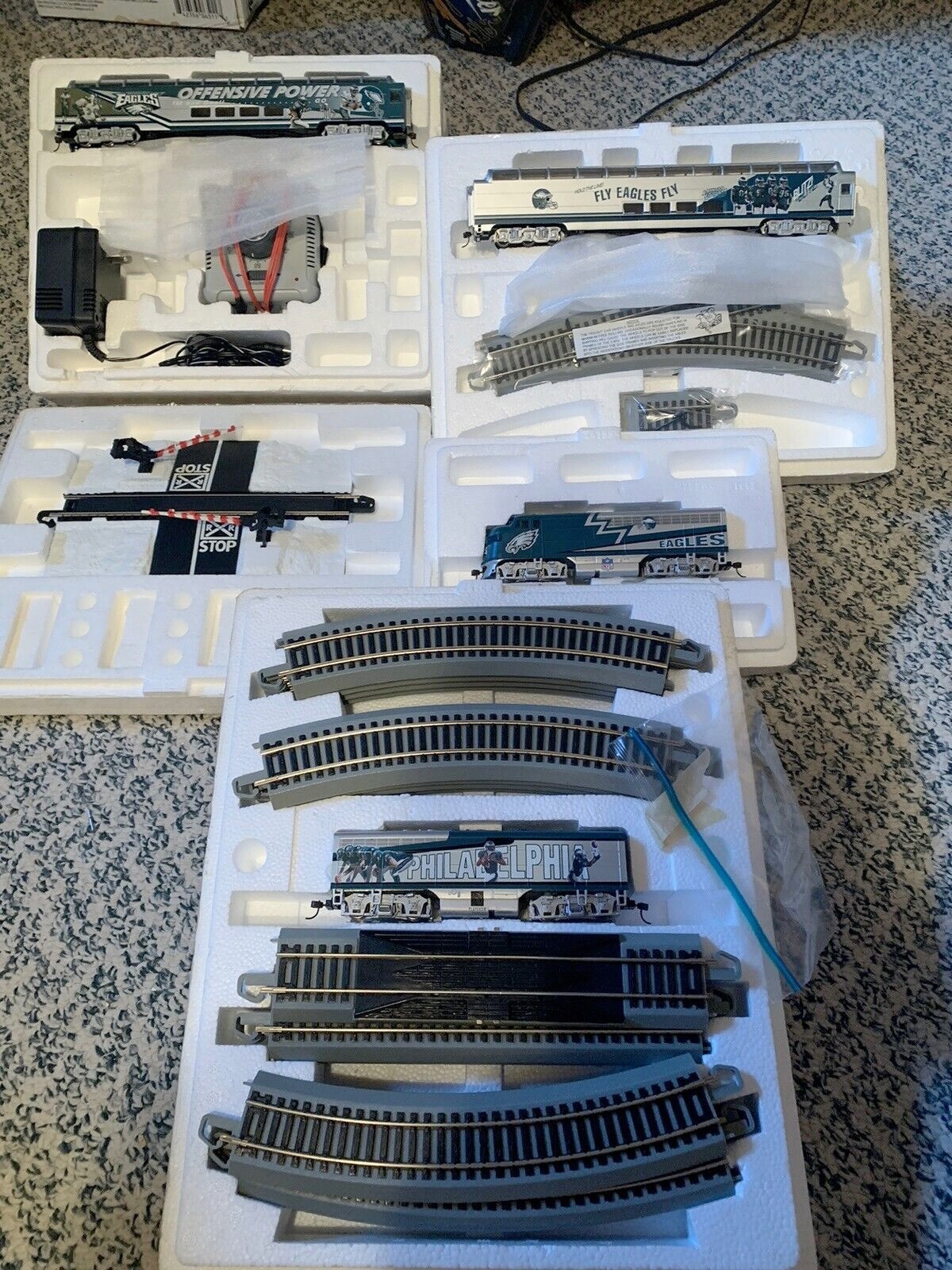Eagles Team HO Set - Hawthorne Village Philadelphia Eagles Train Set ...