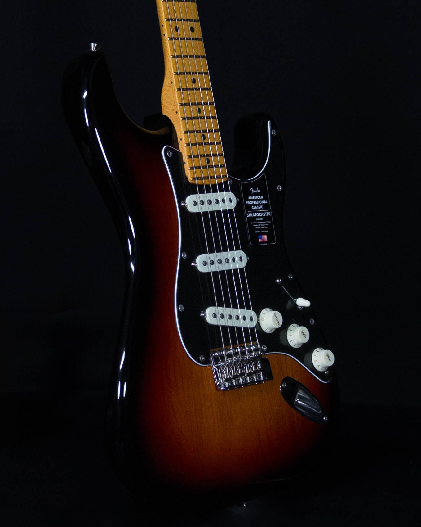 Fender American Pro Classic Stratocaster, Maple FB, 3-Color Sunburst ...