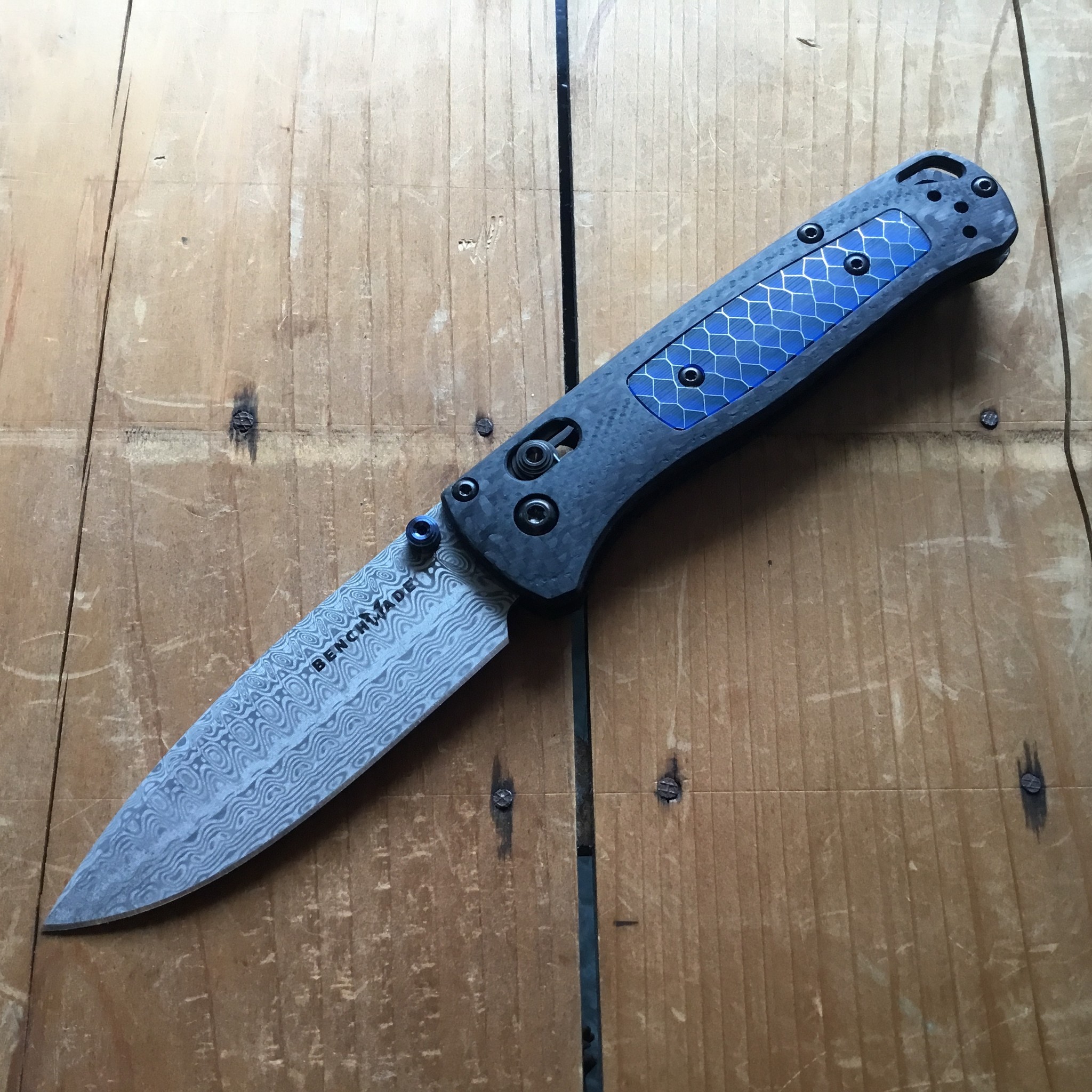 Benchmade 535-191 Bugout Damascus #822 Gold Class | Bernal Cutlery ...