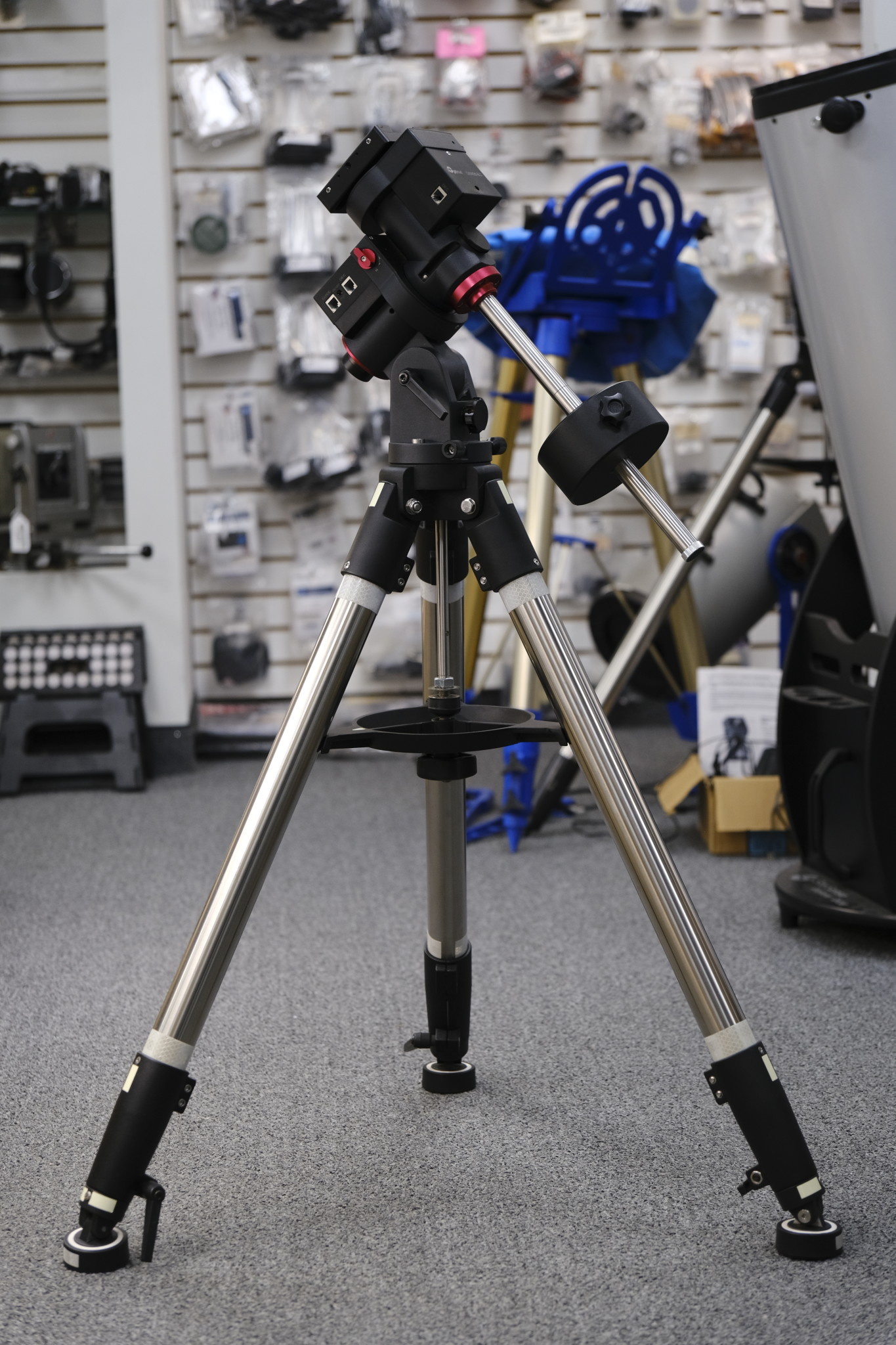 Ioptron GEM28EC w/ iPolar, Case and LiteRoc Tripod (Pre-owned) - Camera ...