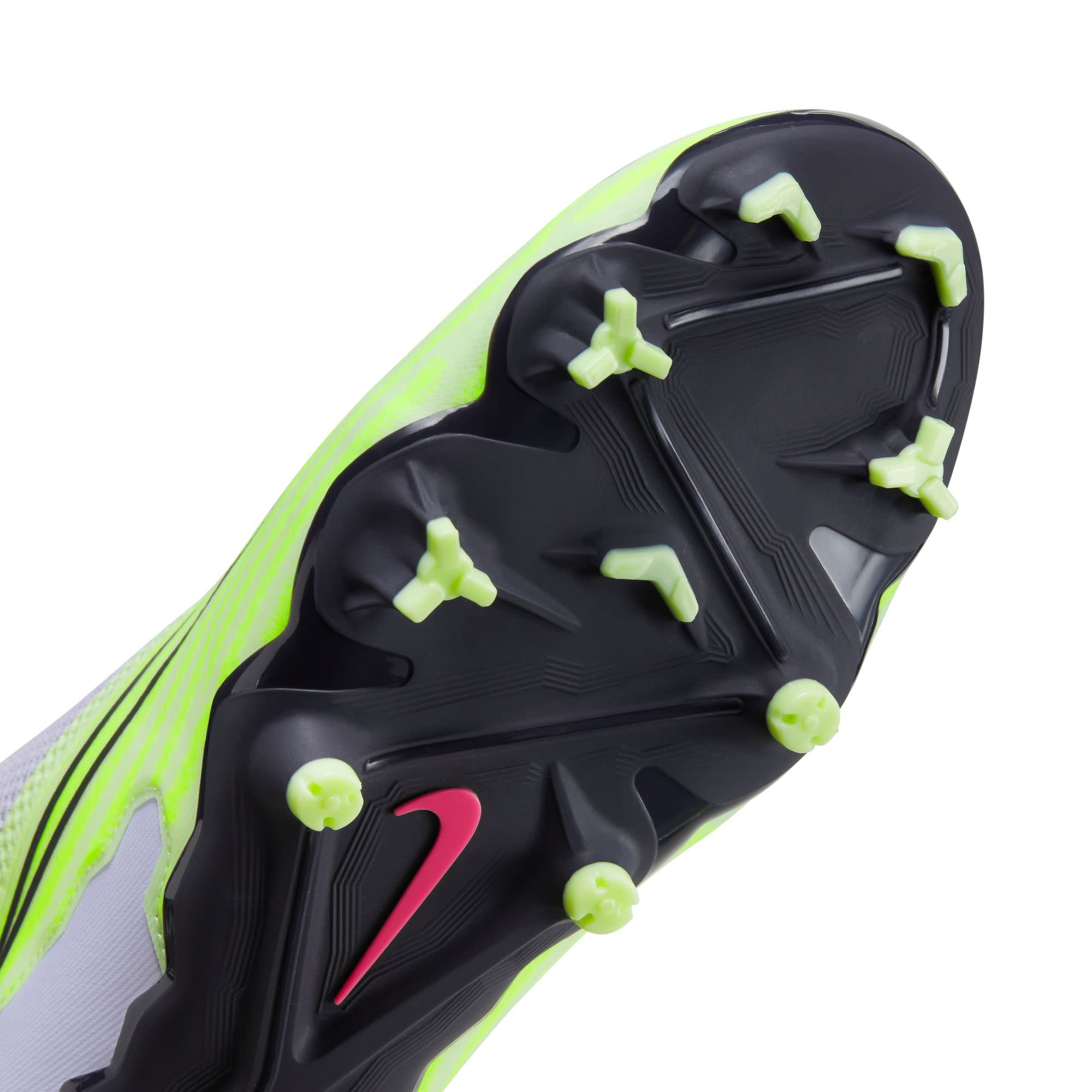 Nike Phantom GX Pro DF FG - SoccerWorld - SoccerWorld