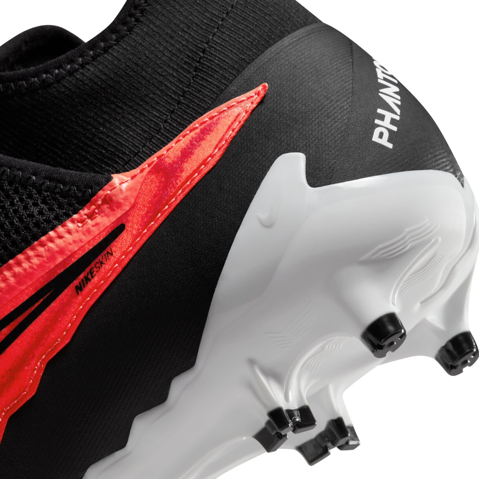 Nike Phantom GX Pro DF FG - SoccerWorld - SoccerWorld
