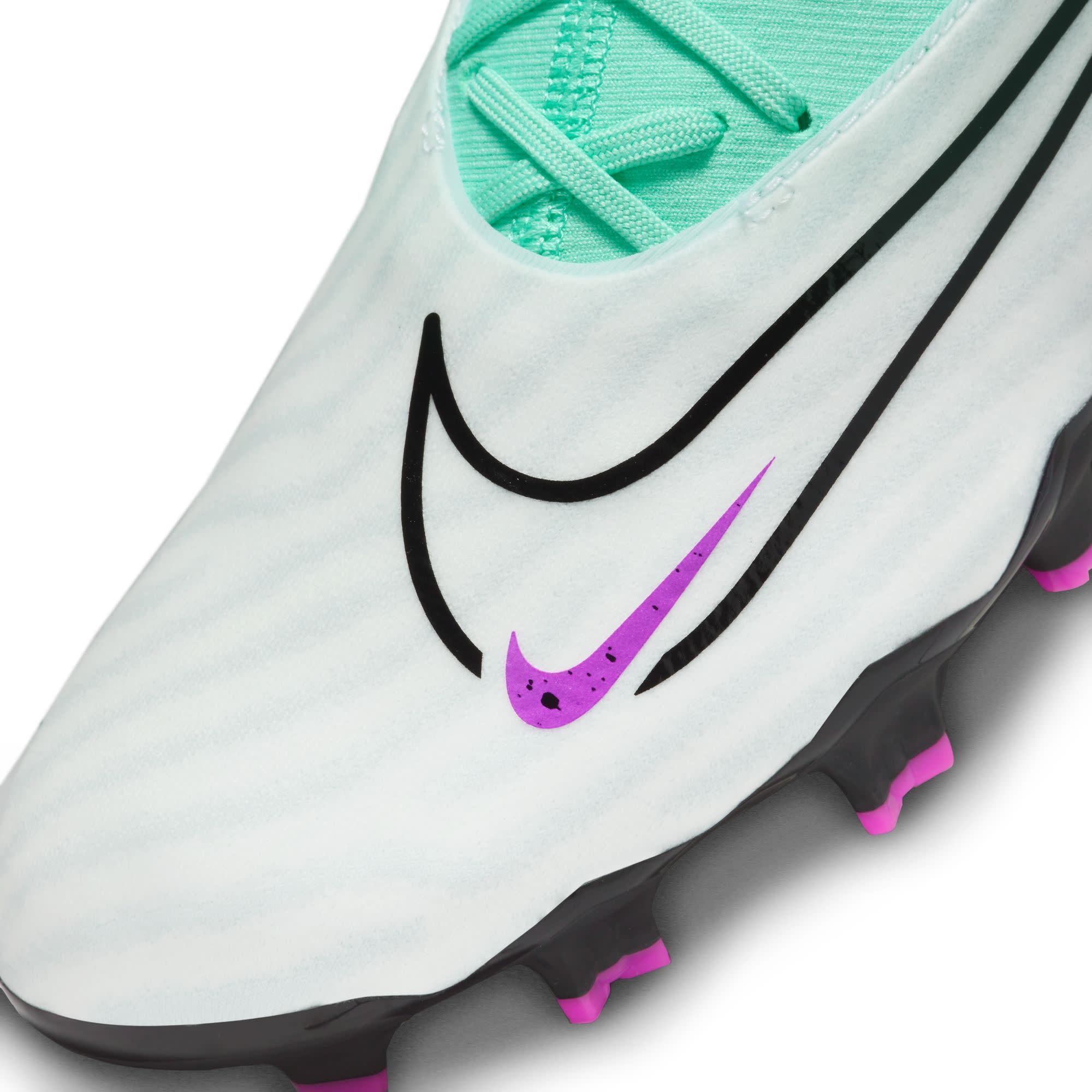 Nike Phantom GX Pro FG - SoccerWorld - SoccerWorld