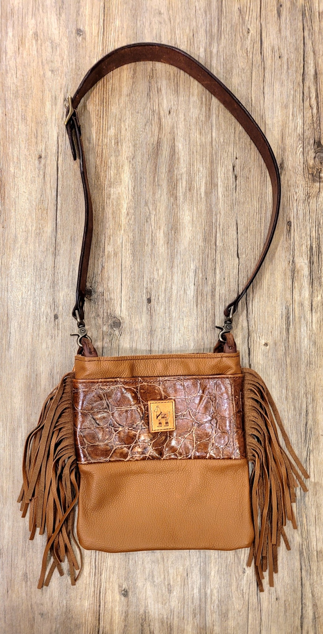 Beyond the Barn Hand Made Leather Dual Purpose Embossed Gator Purse BTB ...