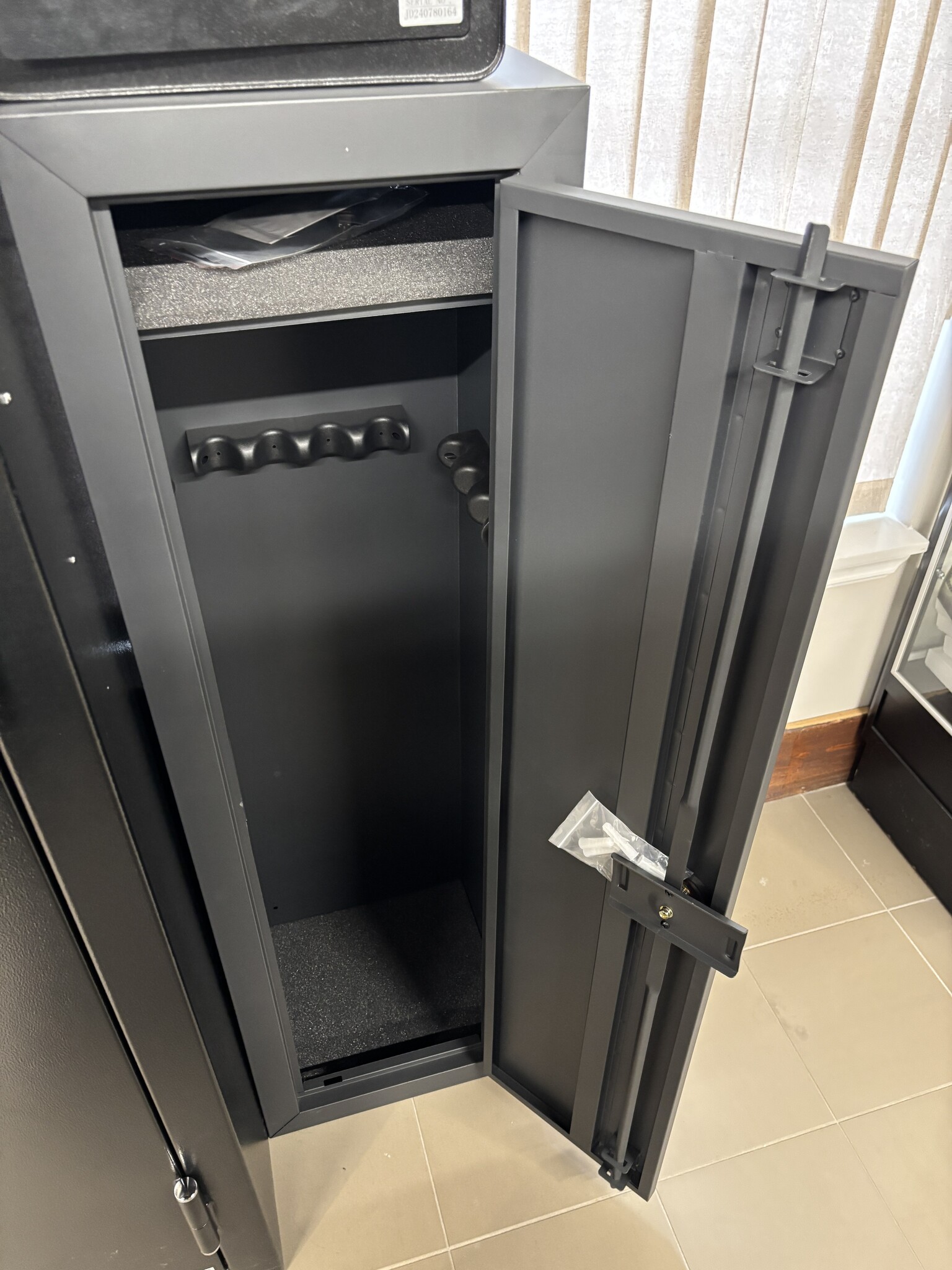 SCORPIO ARMORGUARD 24GUN SAFE w/ELECTRONIC LOCK (STORE PICK UP ONLY ...