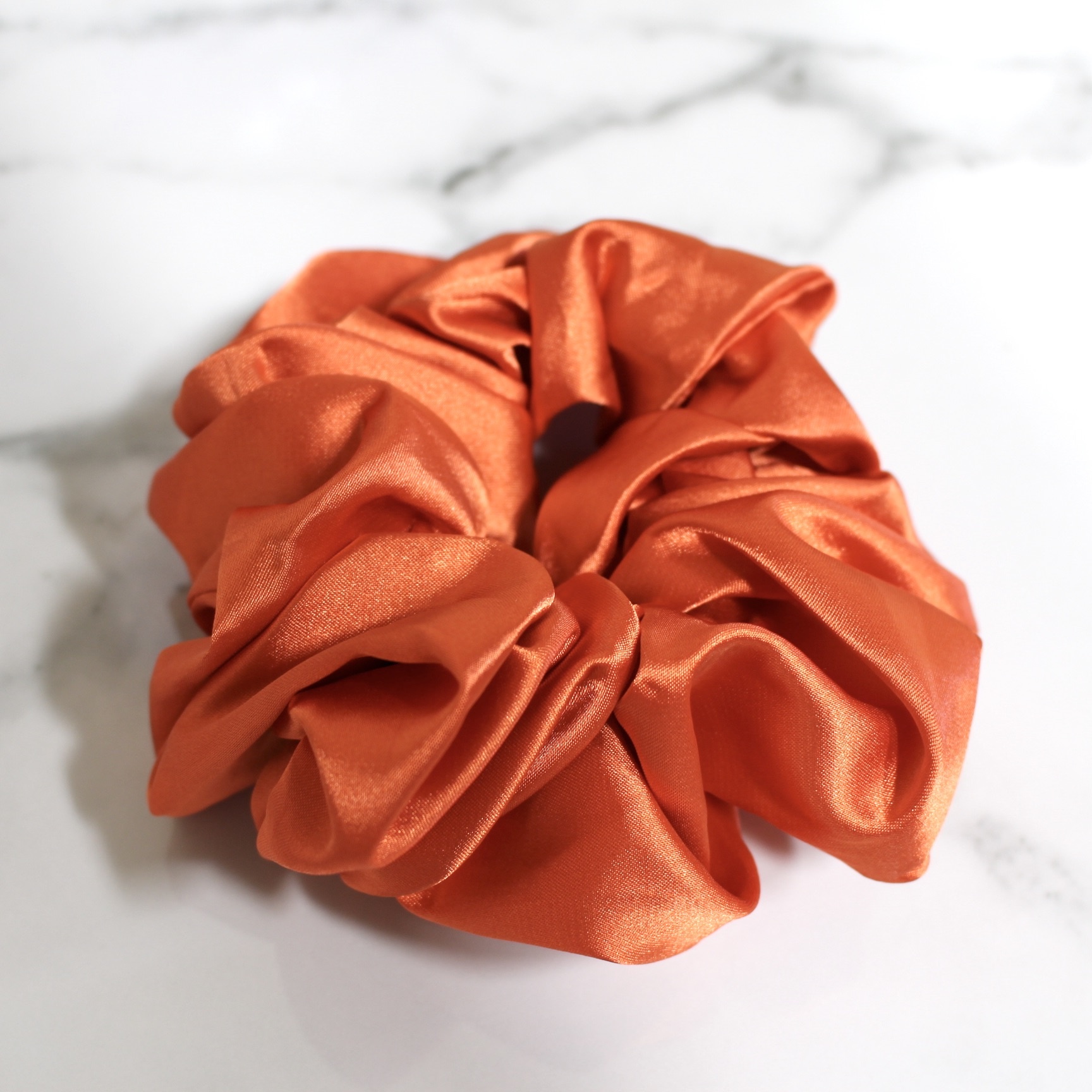 Chouchou en satin - Tangerine - Les Précieuses