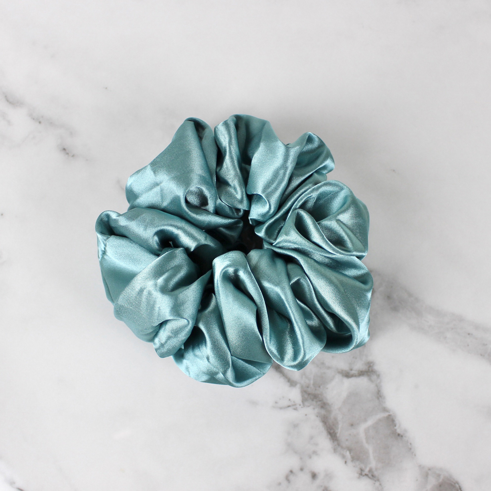 Chouchou en satin - Calypso - Les Précieuses