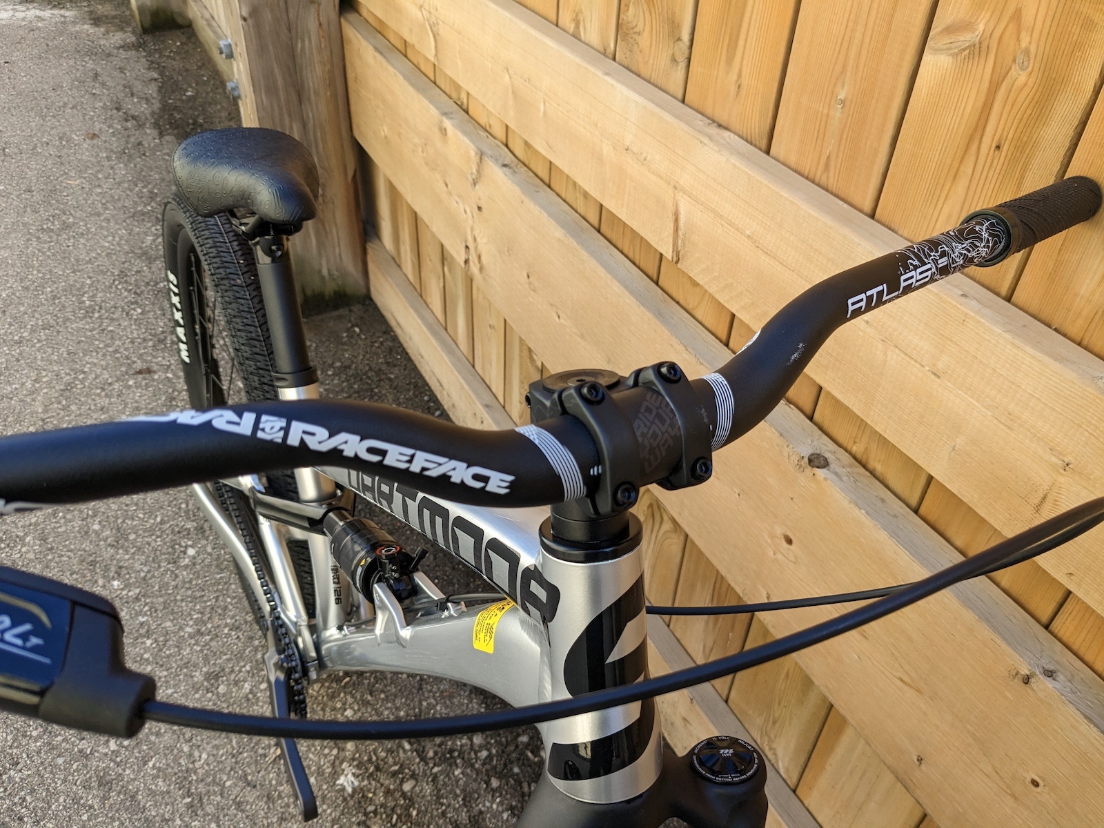 2023 Dartmoor Shine Pro, 26" wheels, glossy Metallic Silver - ZM Cycle ...