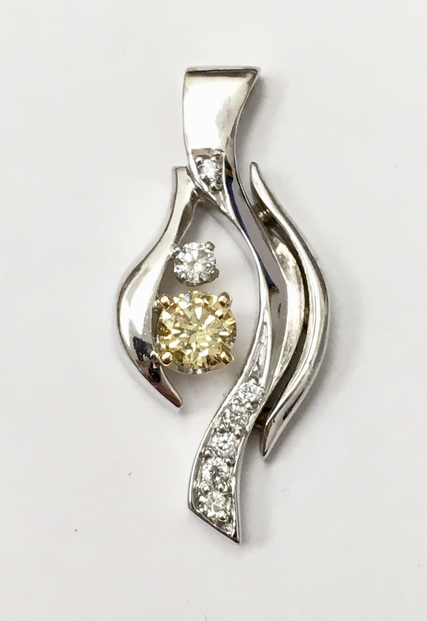 Real custom diamond pendants store
