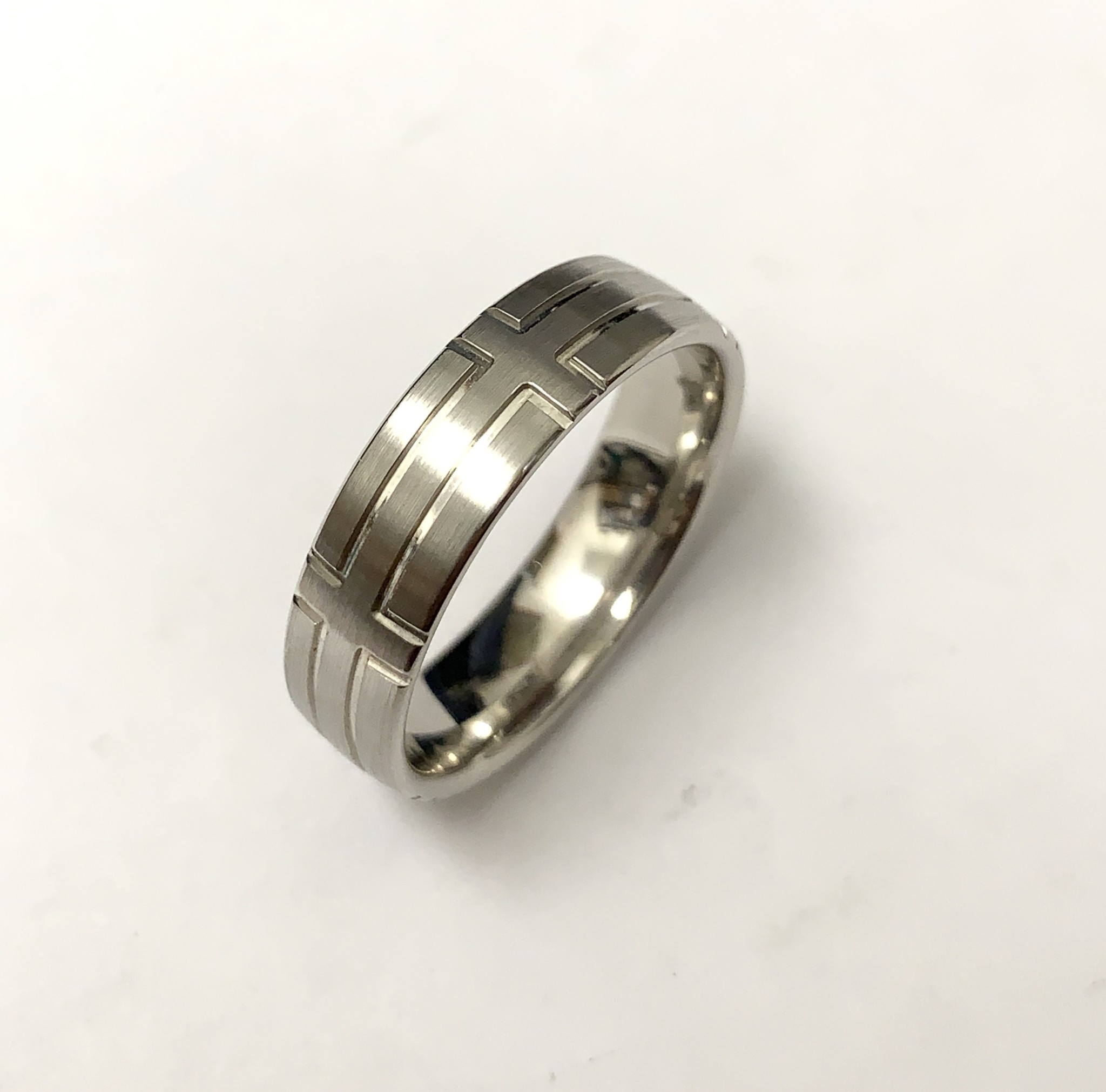 Cross Patterned Wedding Band 10KW - Forest of Jewels