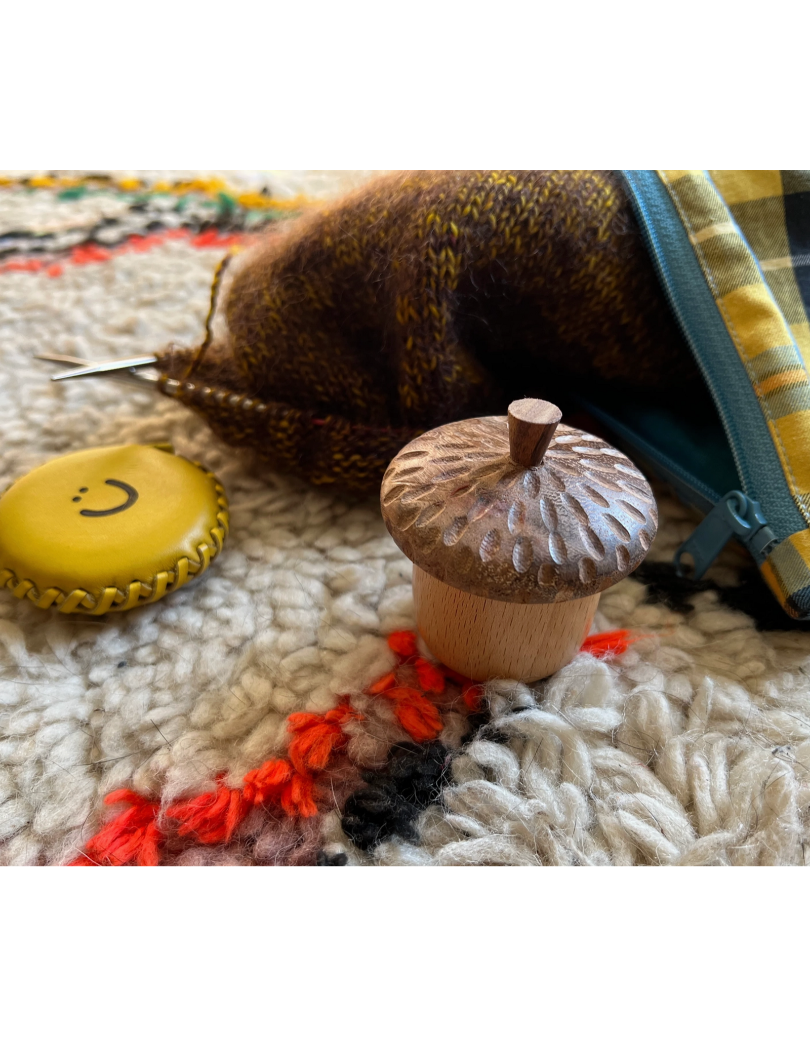 Degen Stitch Marker Holding Acorn (Single) - Degen - Argyle Yarn Shop