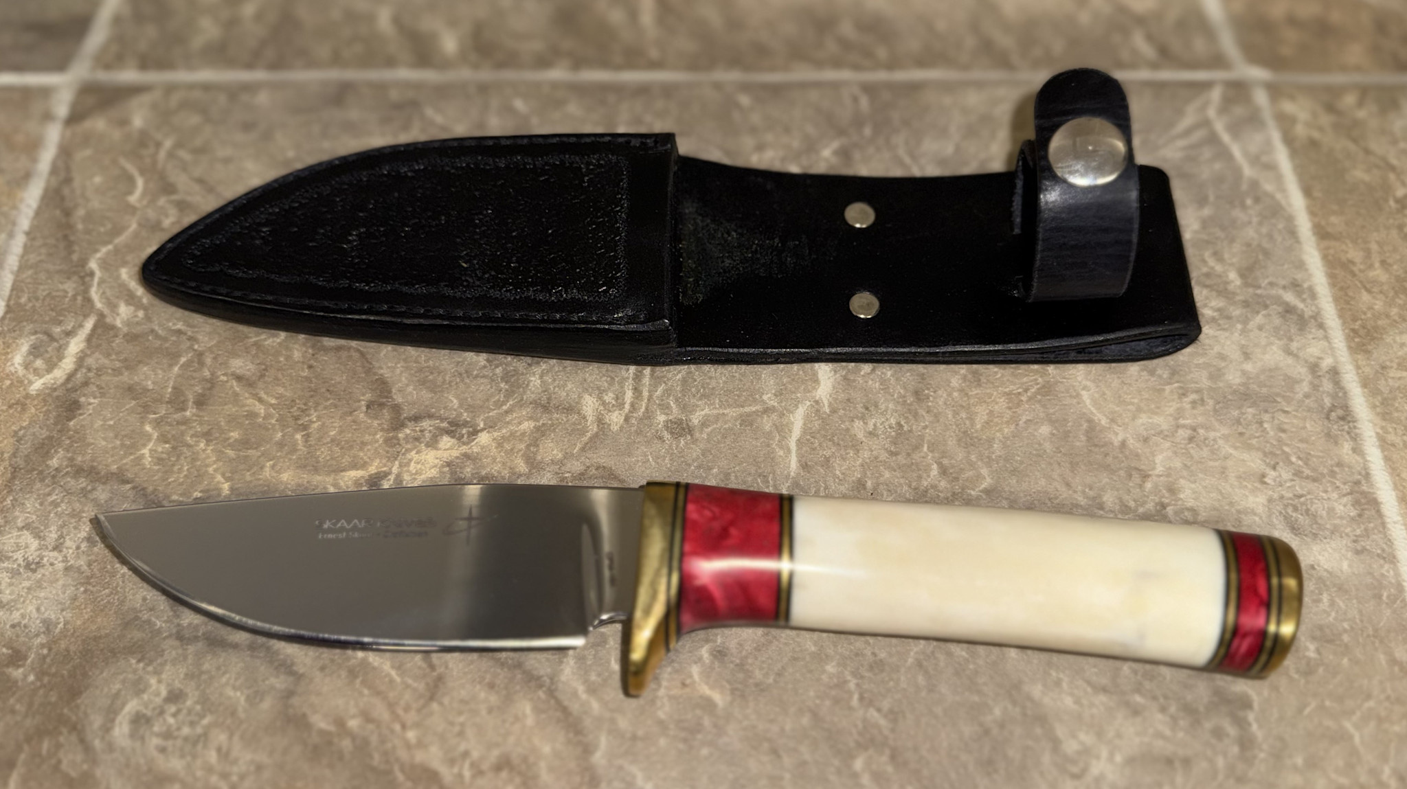 CS Skaar Knives Bear Bone /Red (25-12-12) - Eagle Firearms Ltd