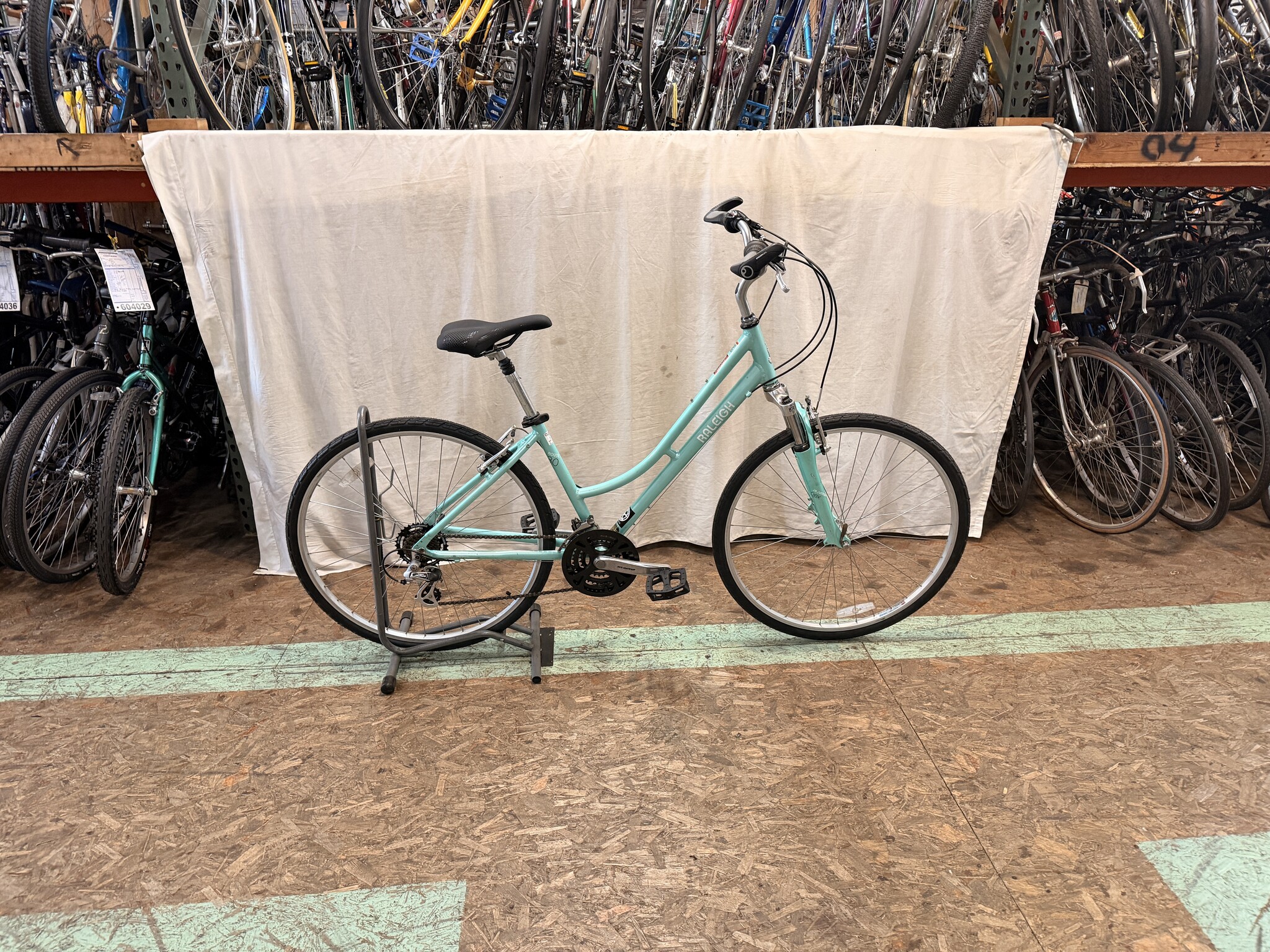17in Raleigh Route 3.0 (9366) H2U - Working Bikes