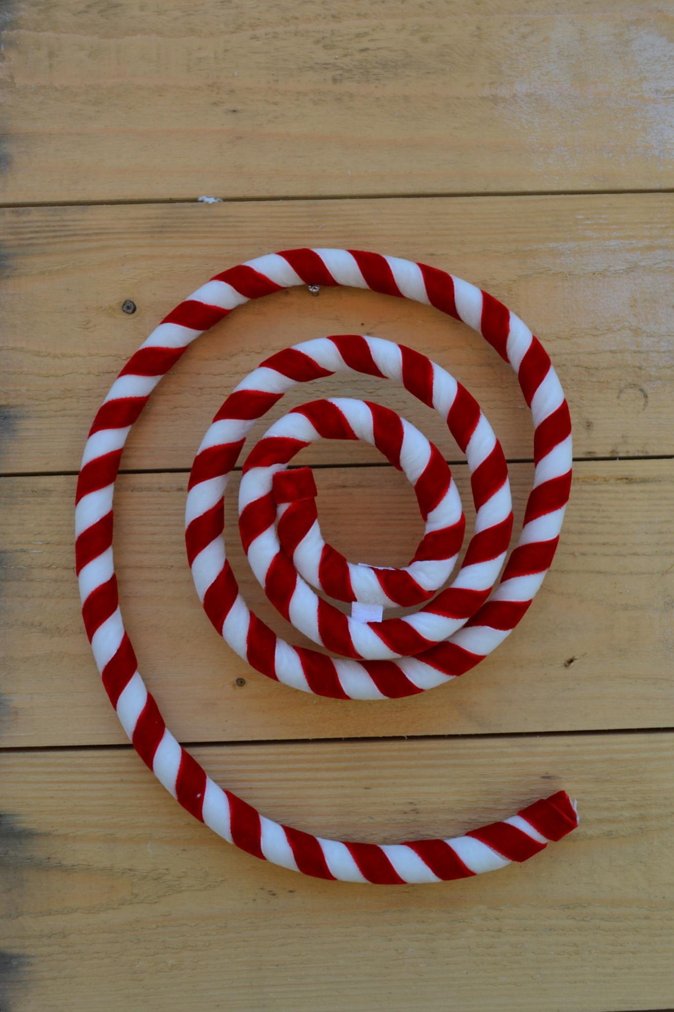 4-ft Wired Velvet Candy Cane Rope Garland | Christmas Garlands - The ...