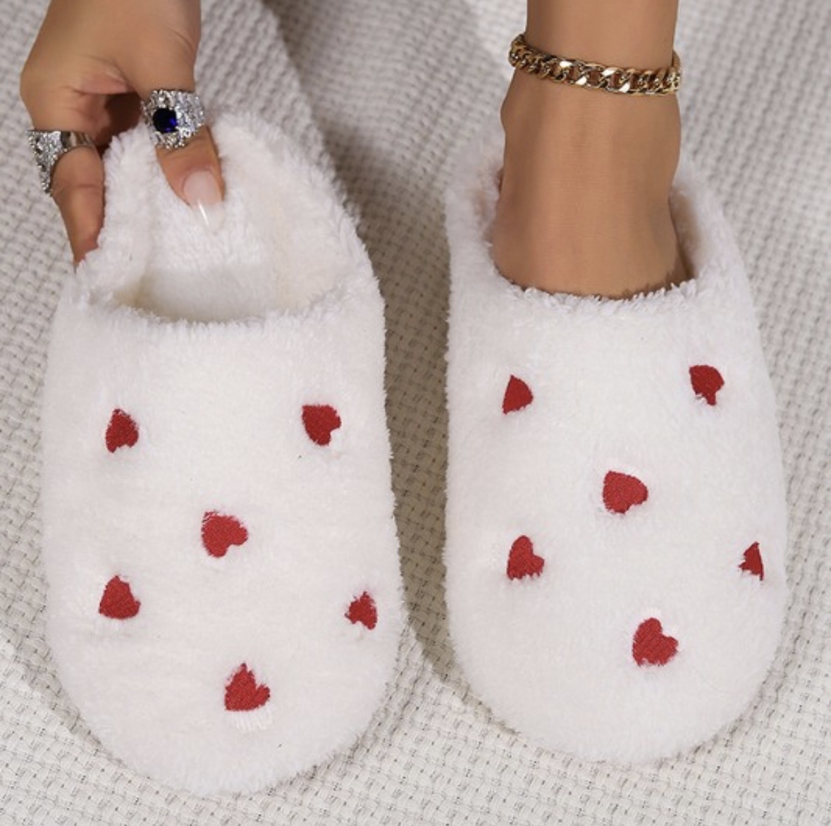 Heart plush slippers - LA Trends Addict