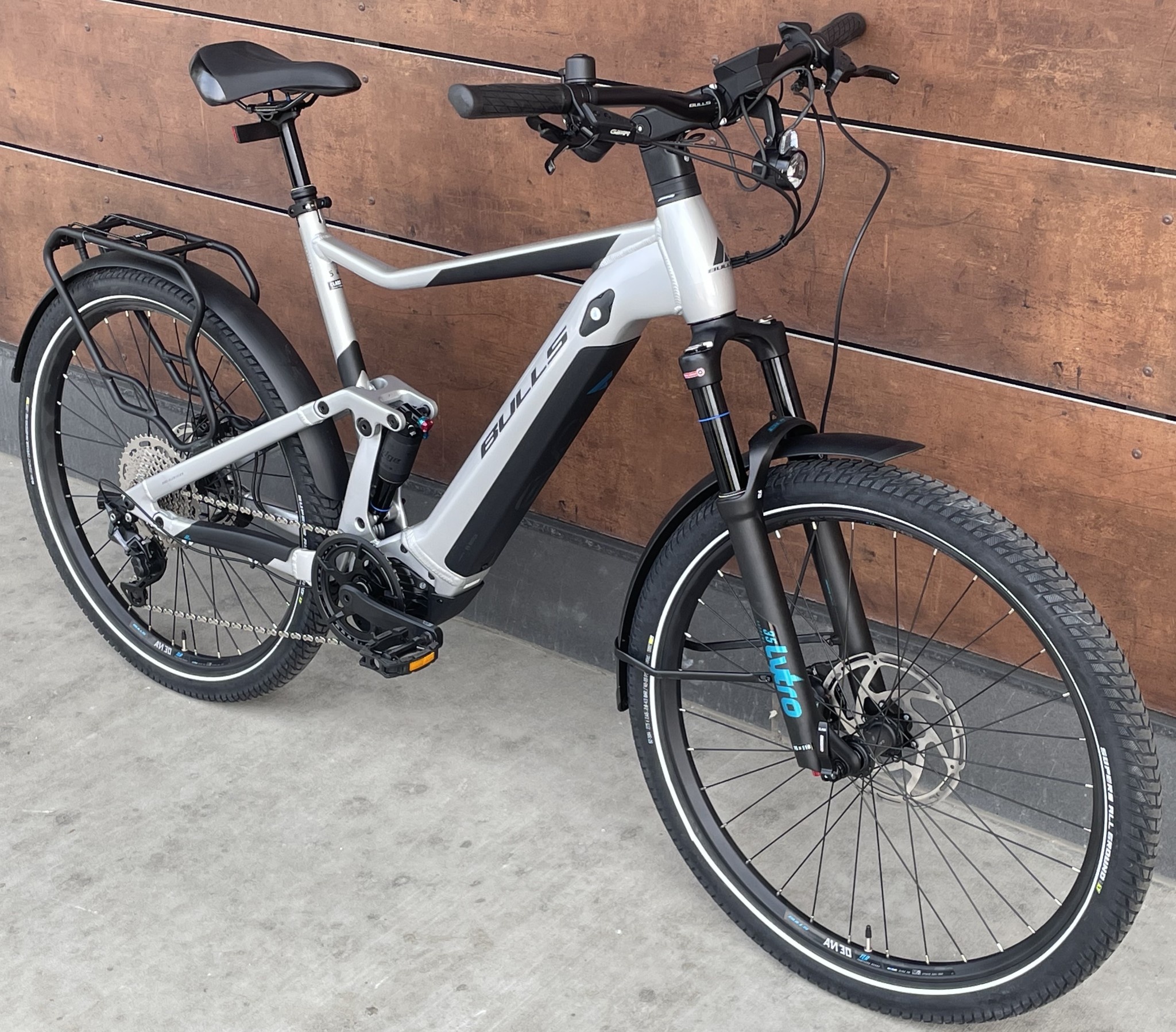 BULLS ICONIC EVO TR 2 SPEED (KIOX) LIGHT GREY 27.5X44CM - LaMere Cycles