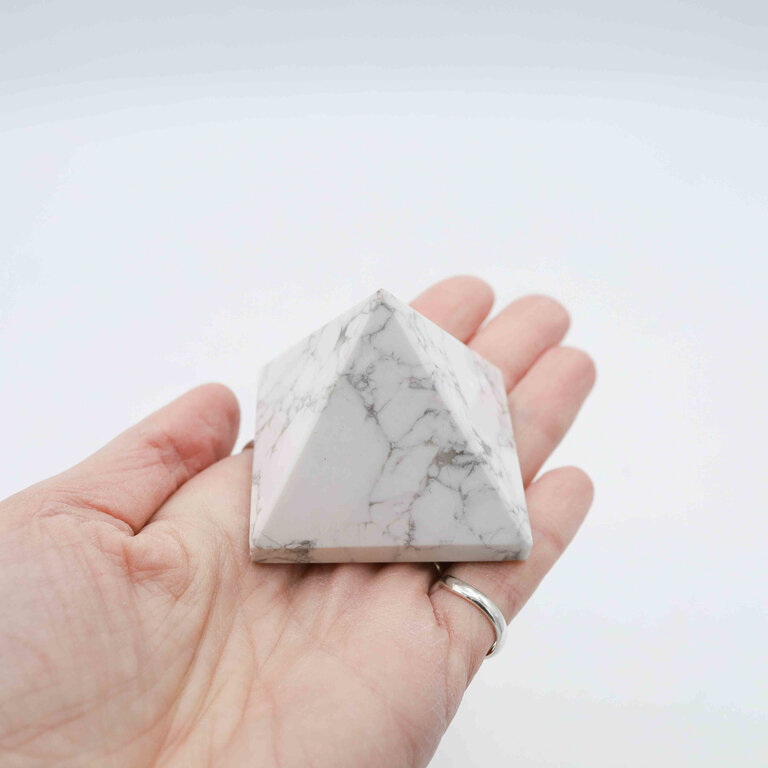 Howlite - Pyramid - Pierres D'ailleurs