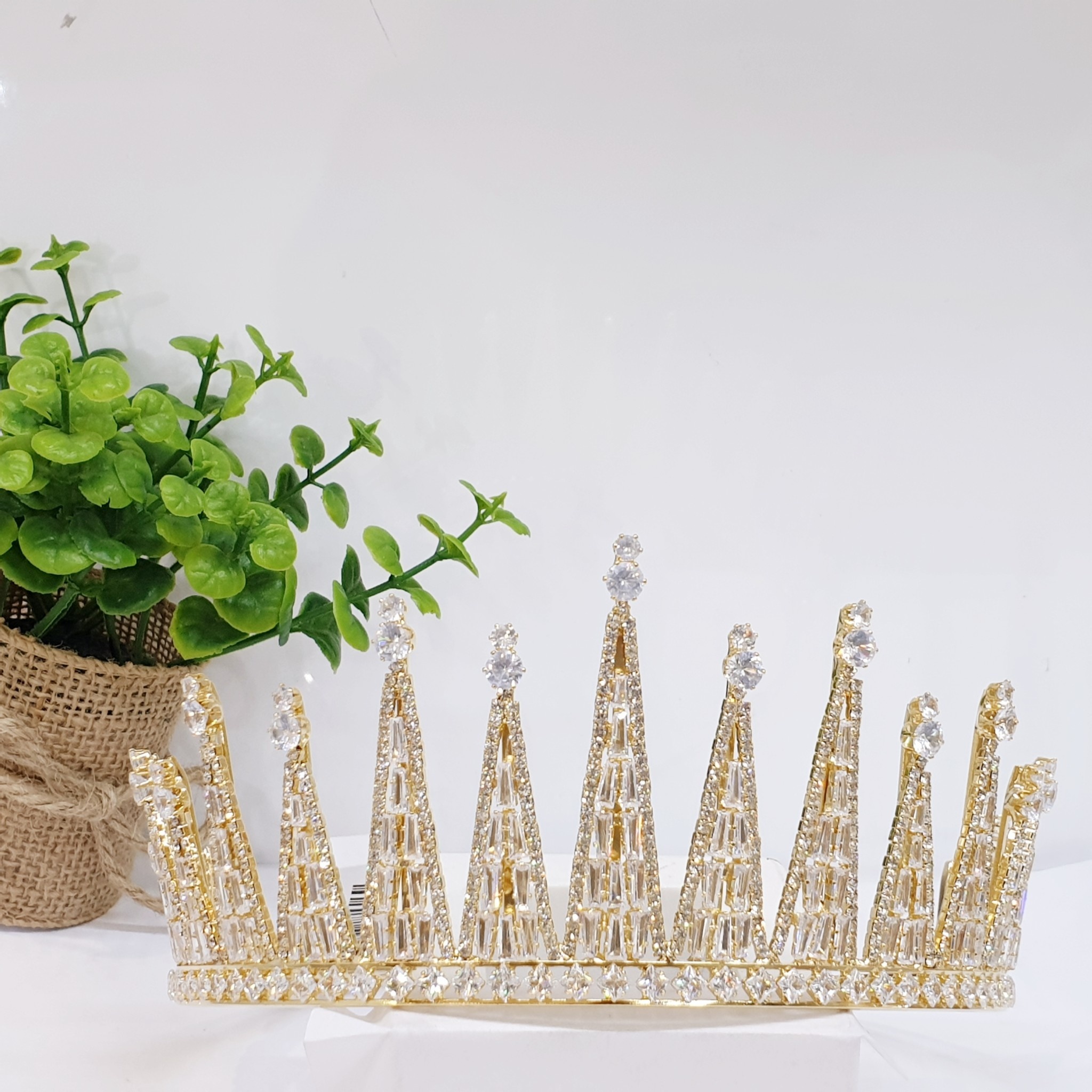hph0004-gold-tiara.jpg