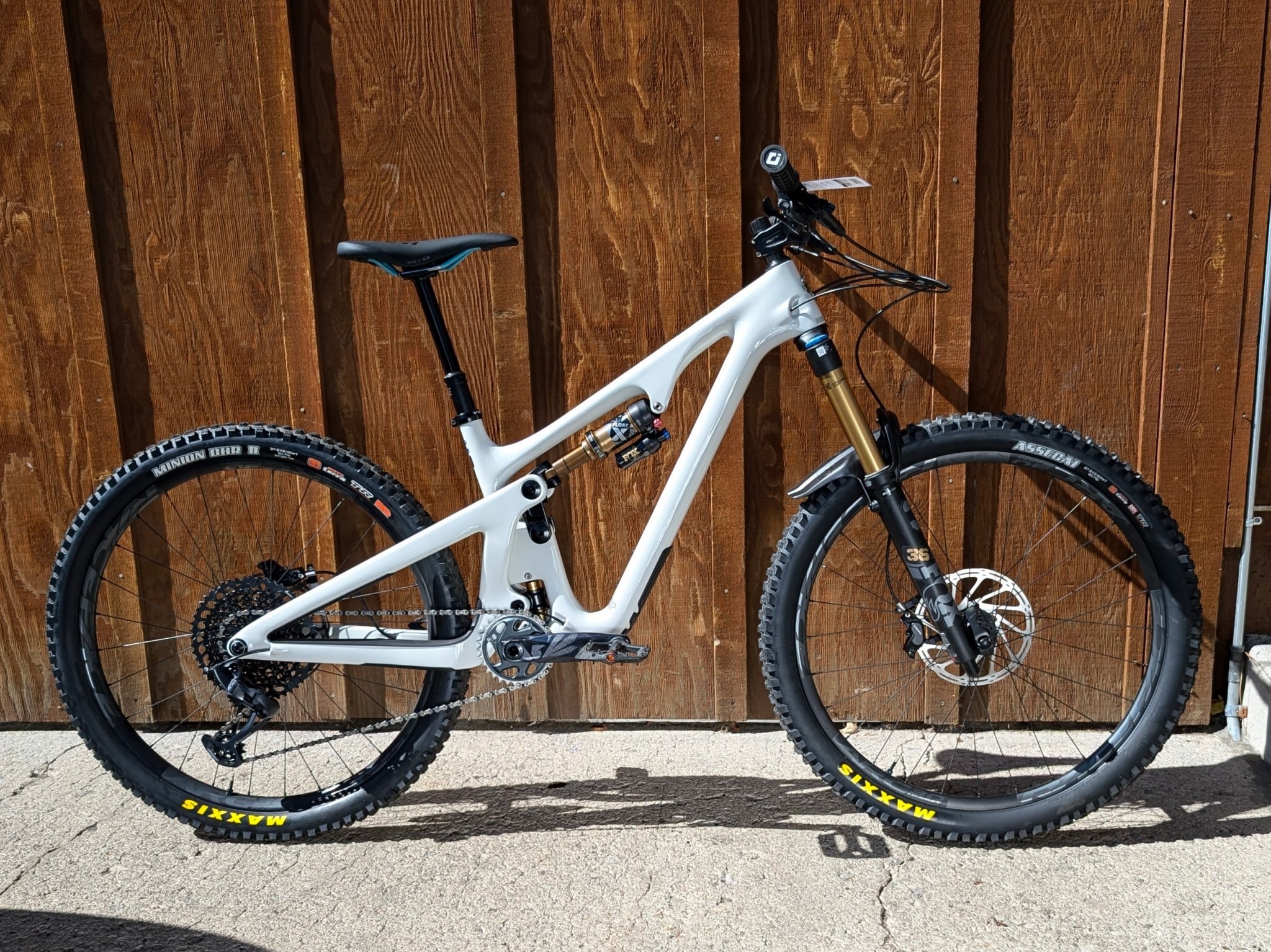 2023 Yeti SB140 C2 Factory 27.5" - The BackCountry