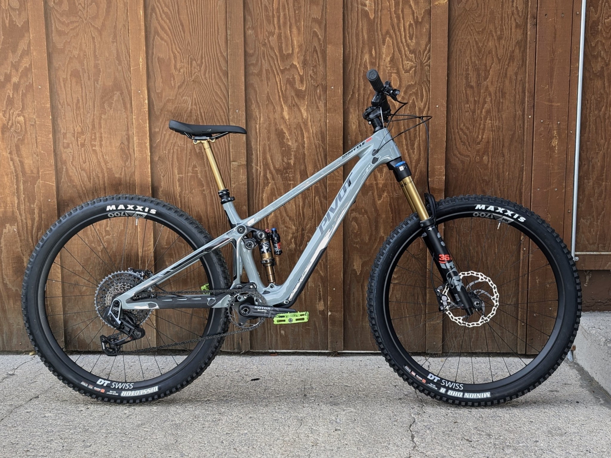 2023 Pivot Shuttle SL Pro X0 Transmission 29" | The BackCountry - The ...