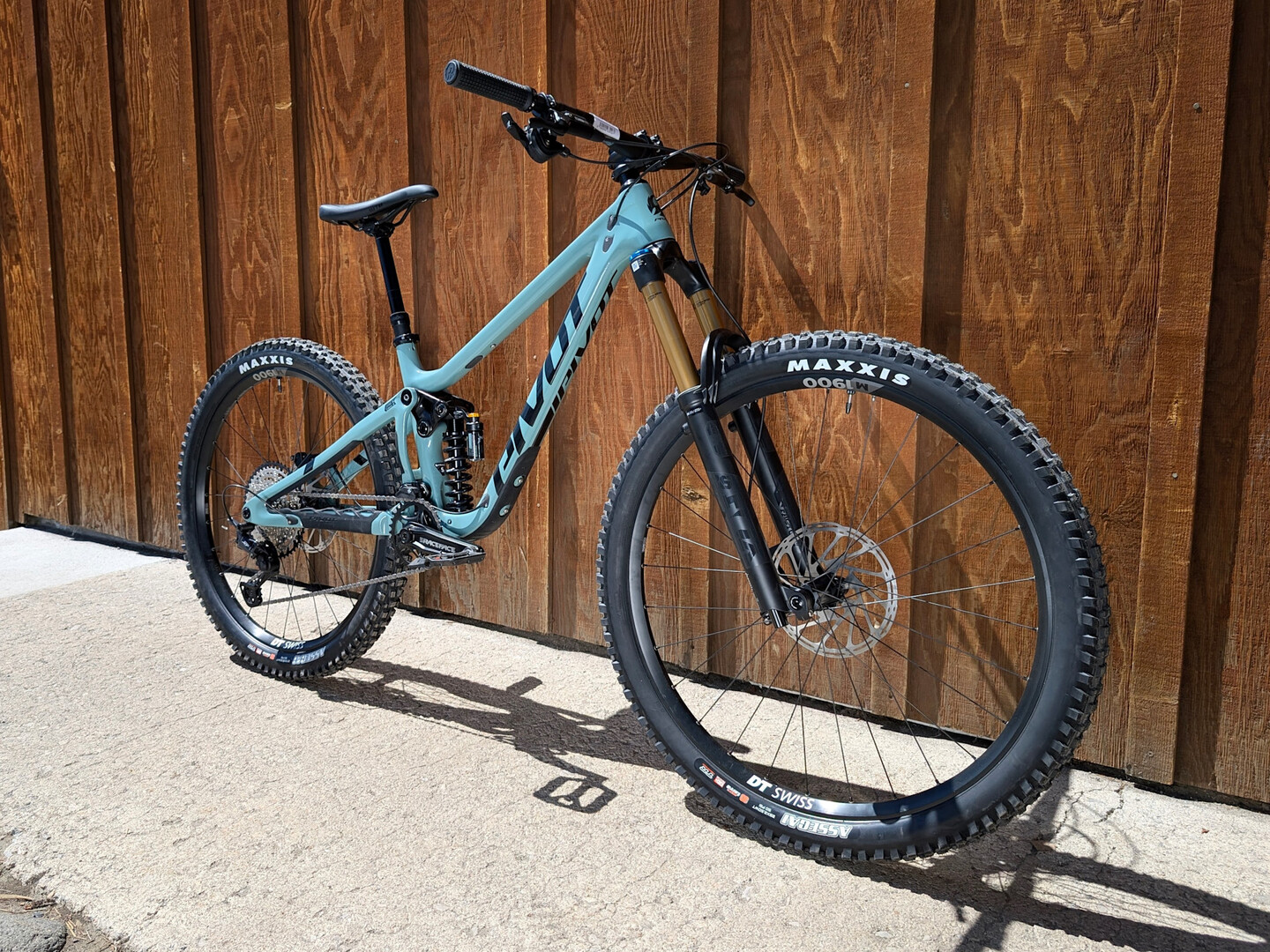 2025 Pivot Mach 6 Brunch Ride Coil MX | The BackCountry in Truckee, CA ...