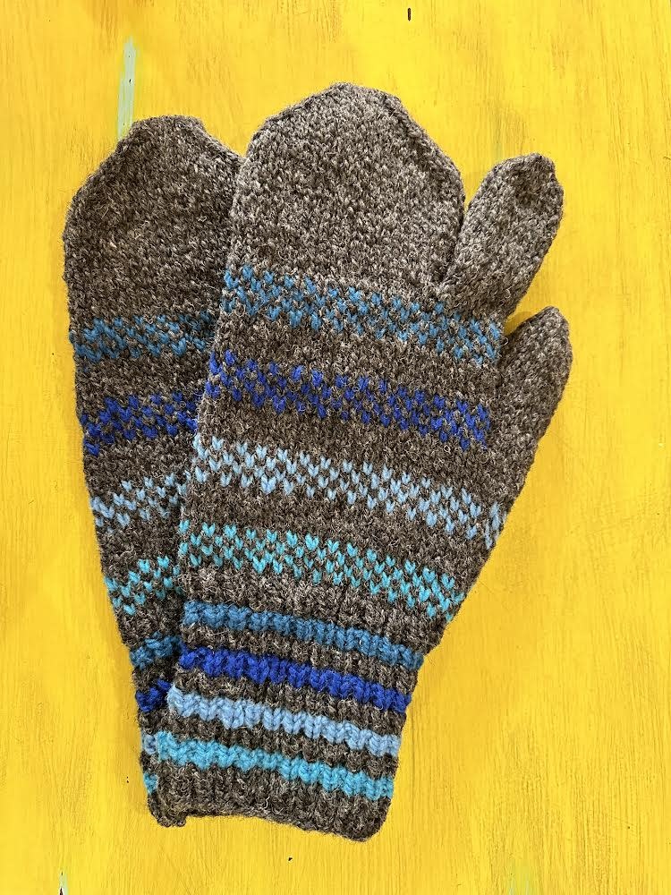 Consignment Corner - CAST ON! CAST OFF!