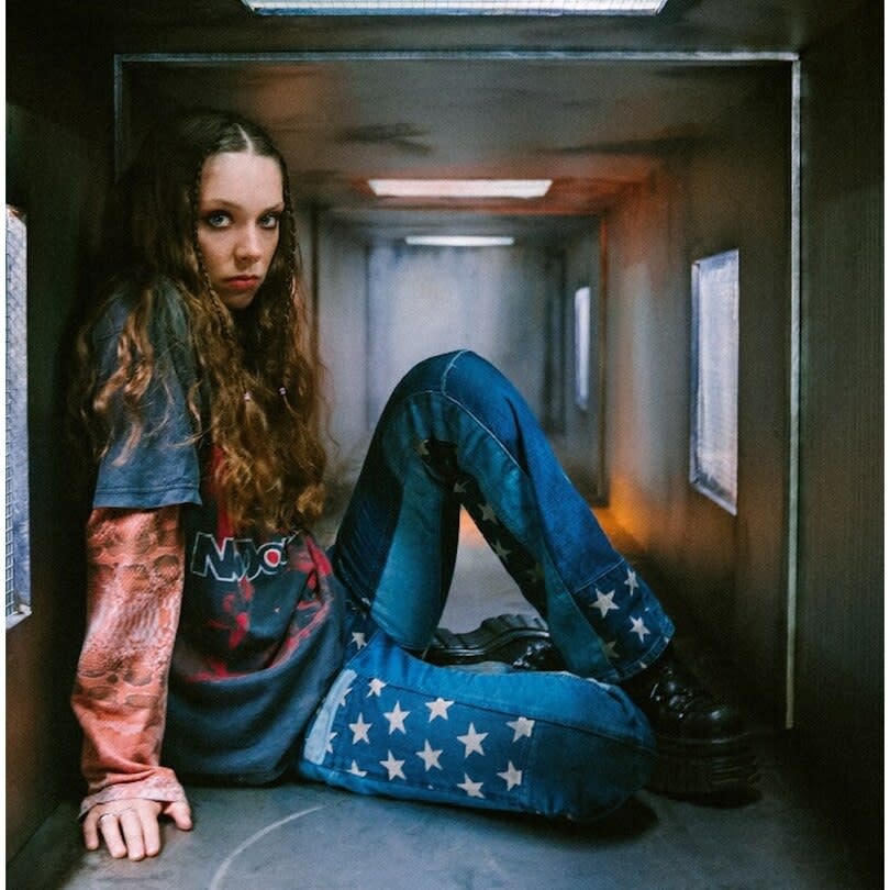 Humberstone, Holly: The Walls Are Way Too Thin (EP) [INTERSCOPE] - Kops ...